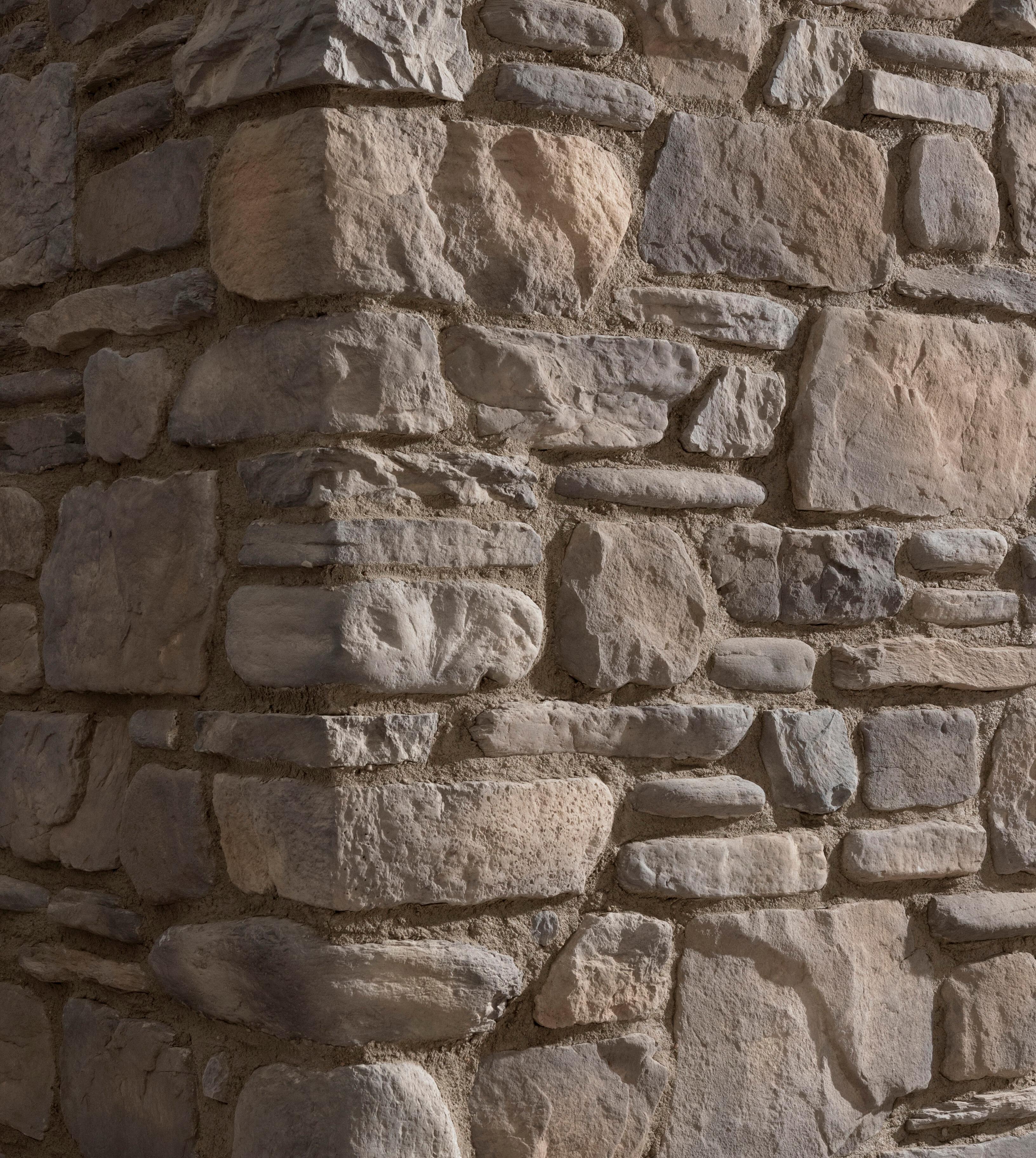 Desierto Acero Stone Panels | Grey Cladding with L‑Corners