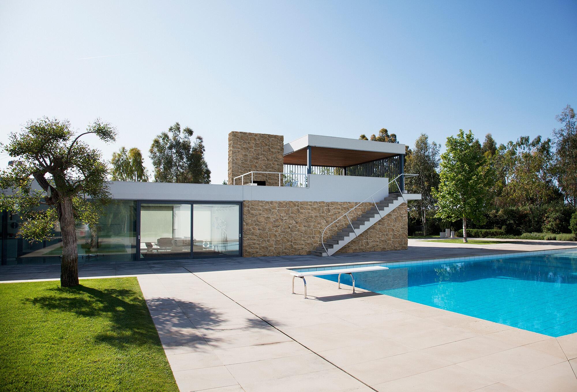 LUNA Marrón Stone Cladding – Deep Brown Textured Panels | Lancashire, UK