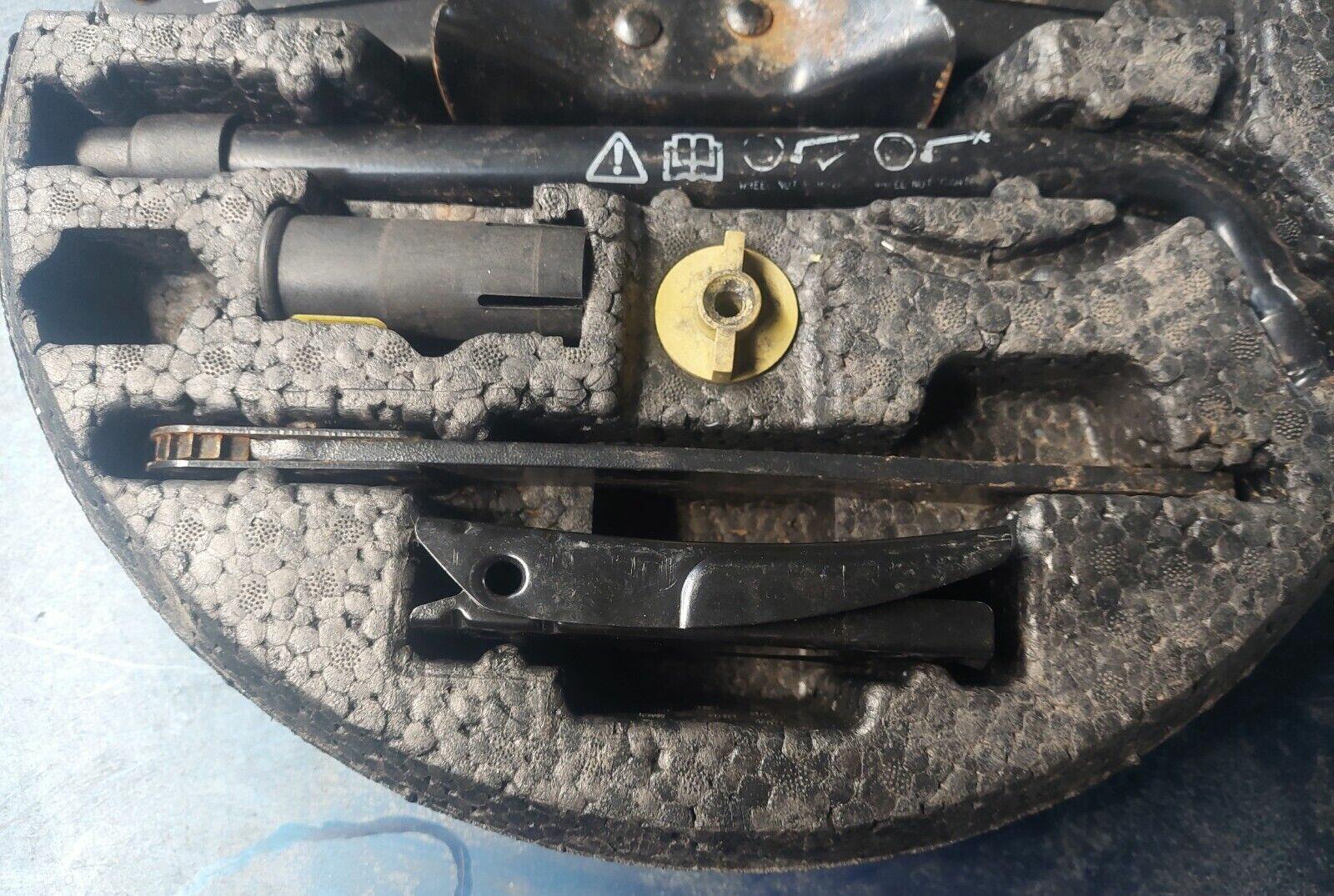 SPARE WHEEL JACK & BRACE TOOL KIT - Jaguar XJ6 XJ8 XJR X300 X308 1994-2002