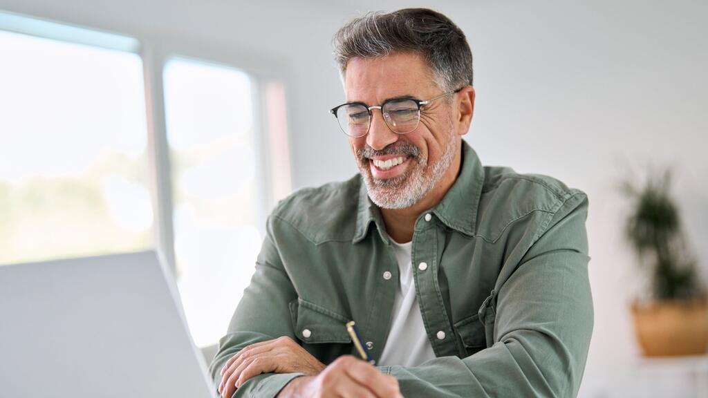 The Best Distance Glasses For Safe And Comfortable Driving