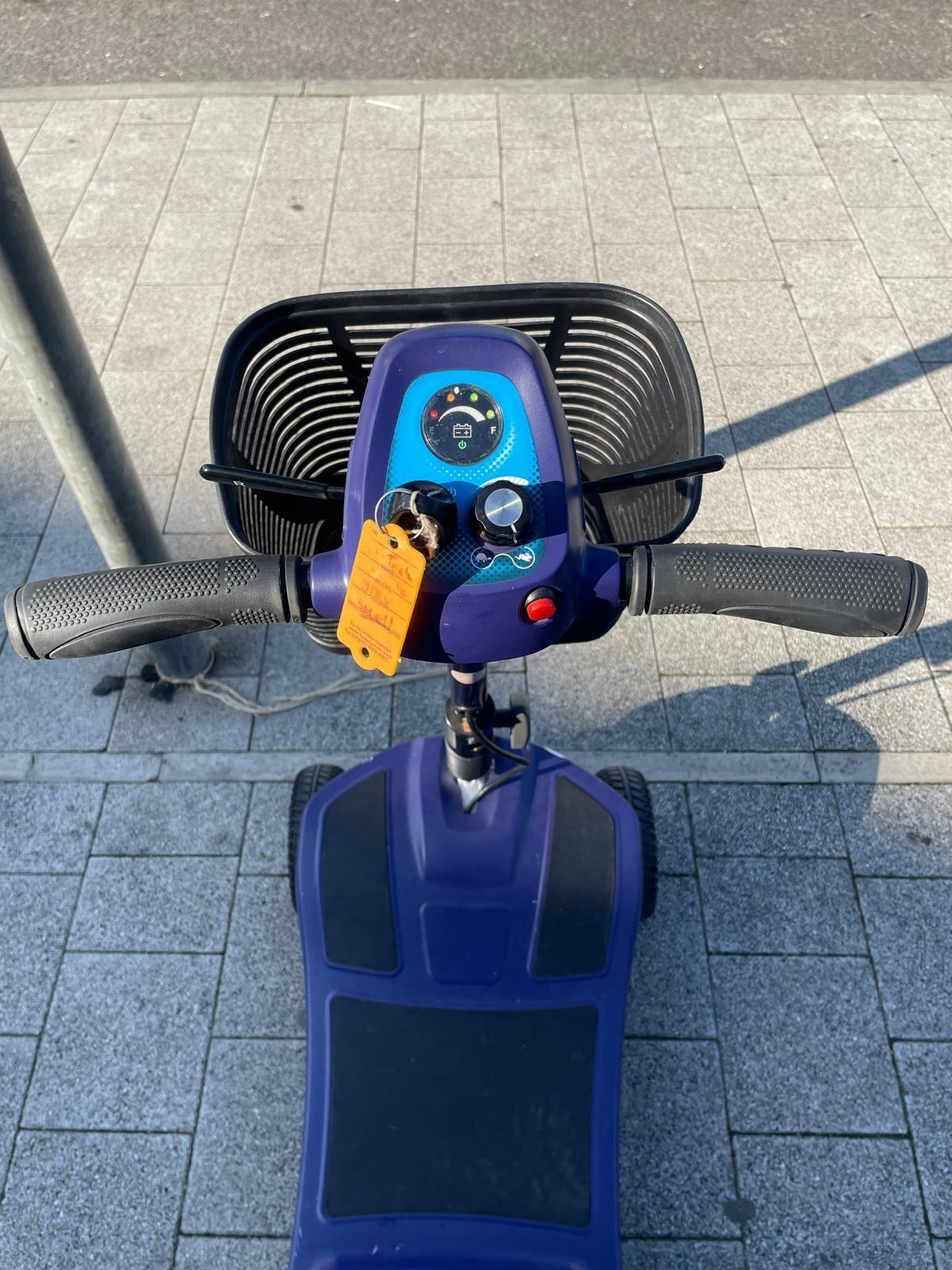 Li-Tech Marathon – Long-Range Lightweight Lithium Scooter