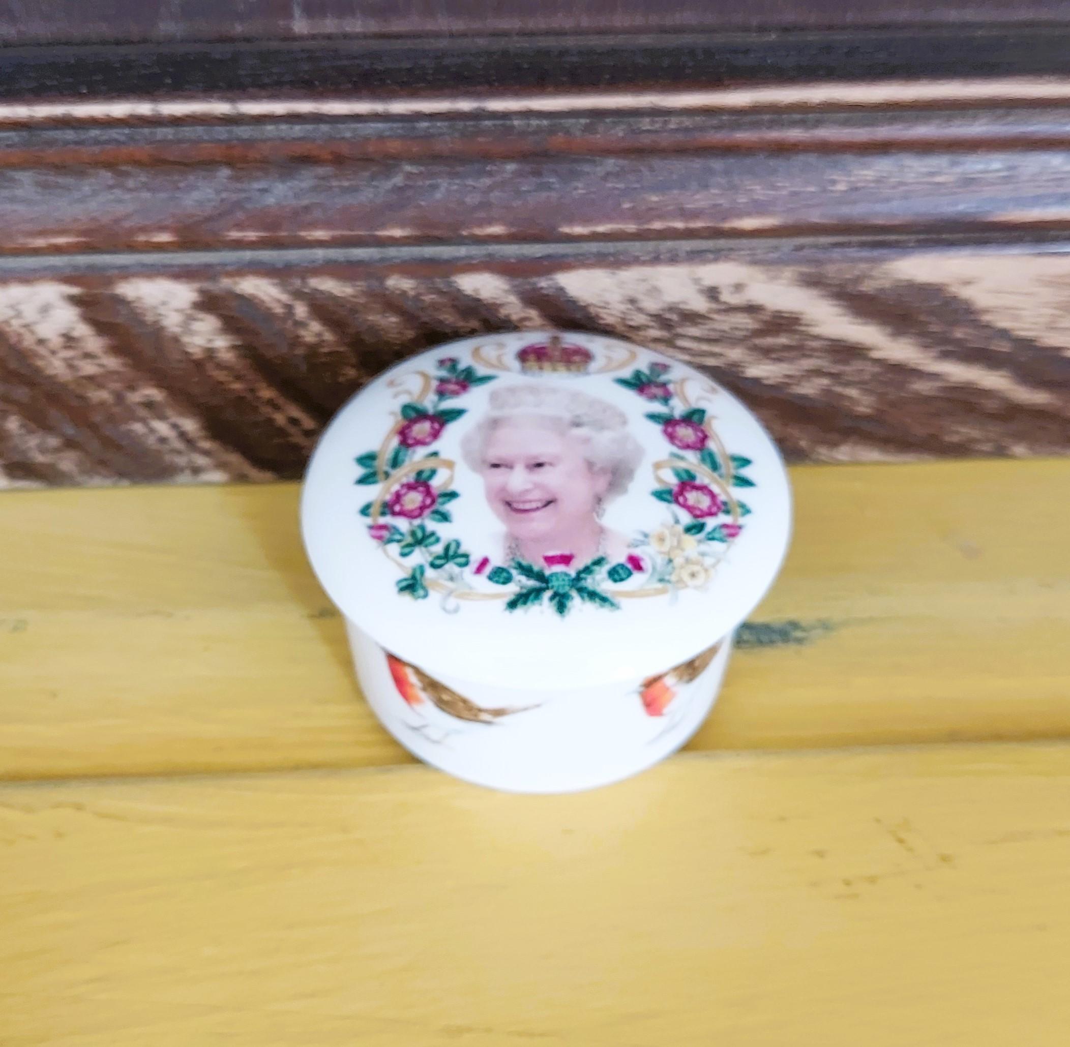 Queen Elizabeth II commemorative 2" box