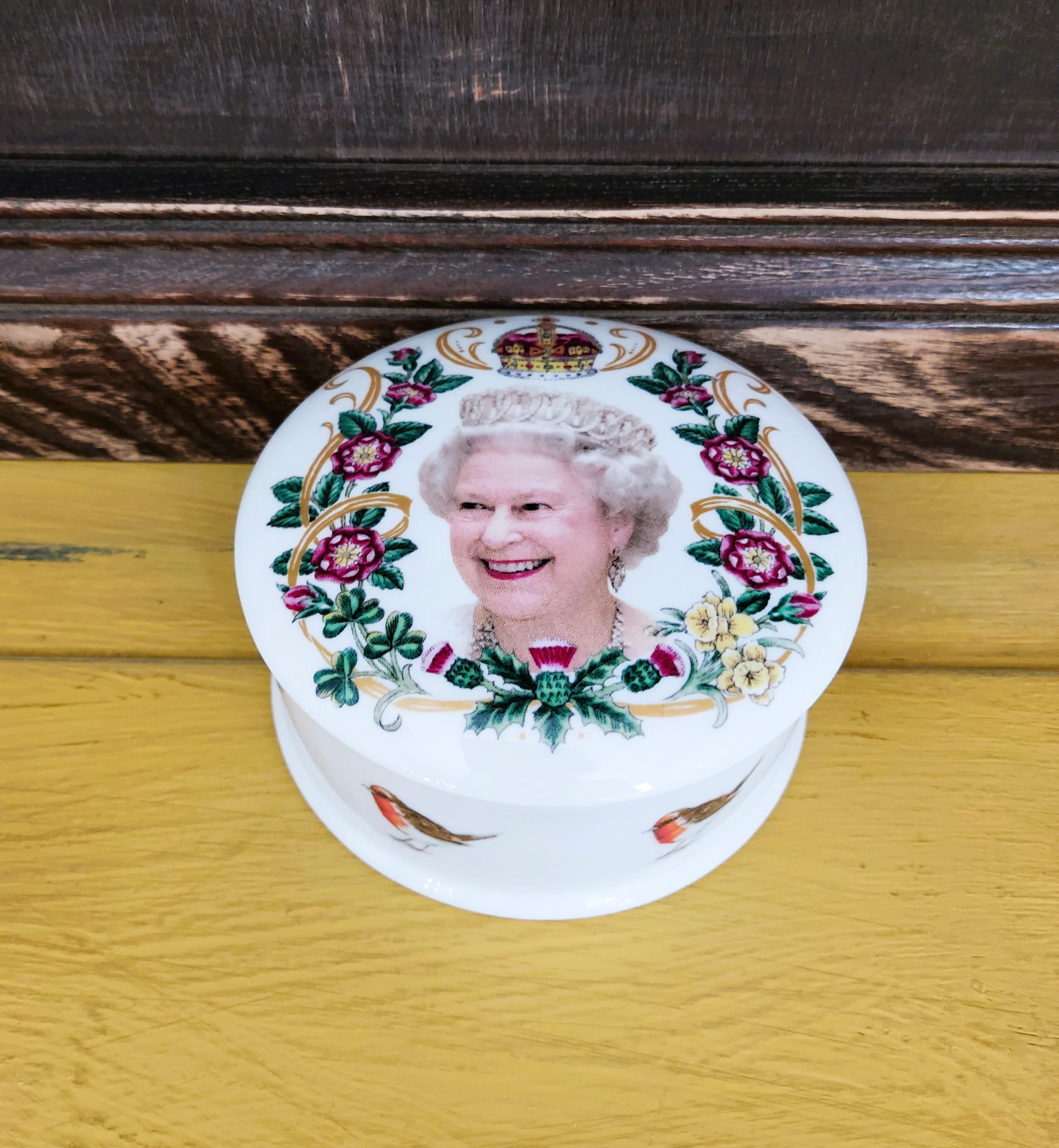 Queen Elizabeth II commemorative 3" box
