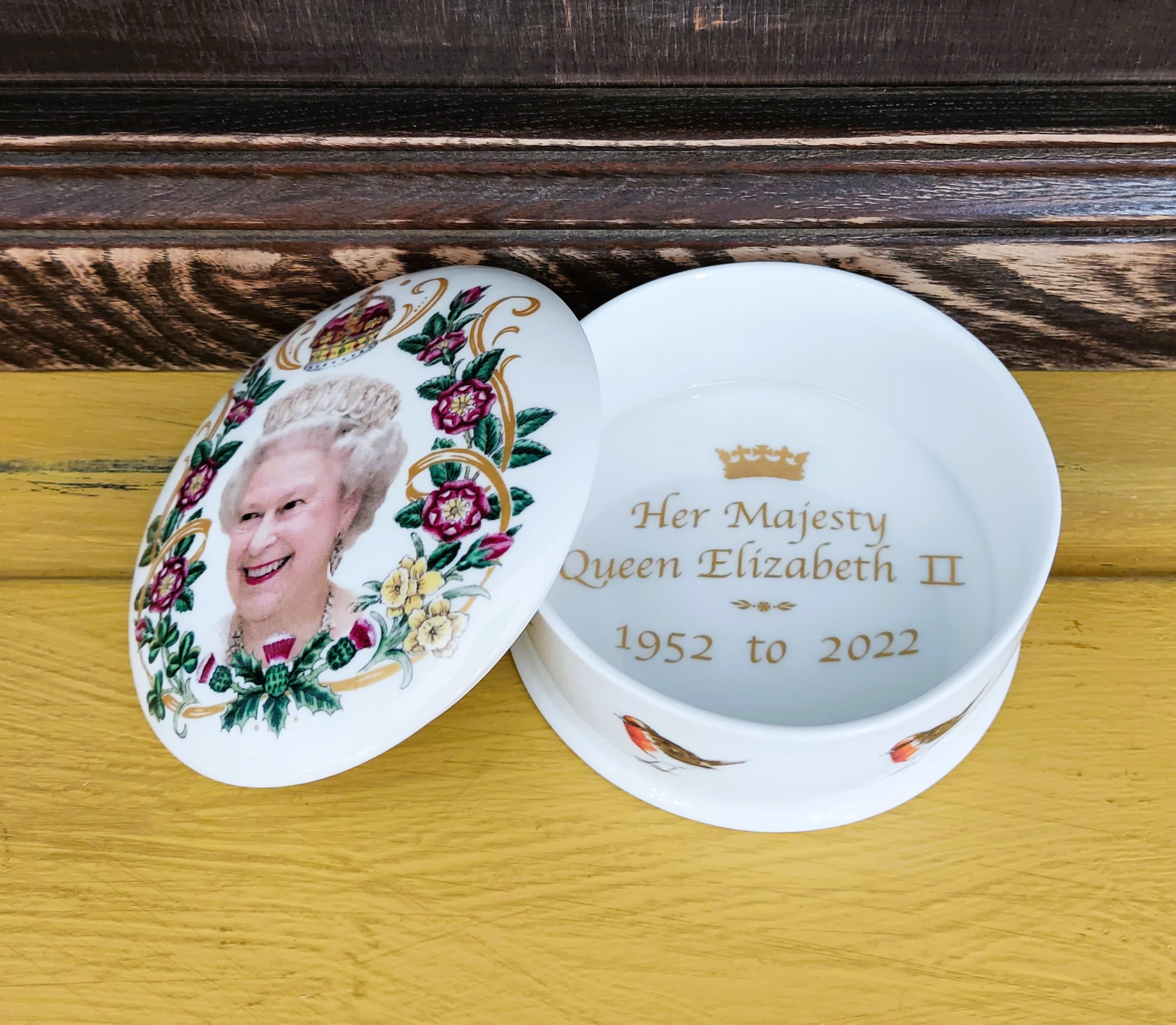 Queen Elizabeth II commemorative 3" box