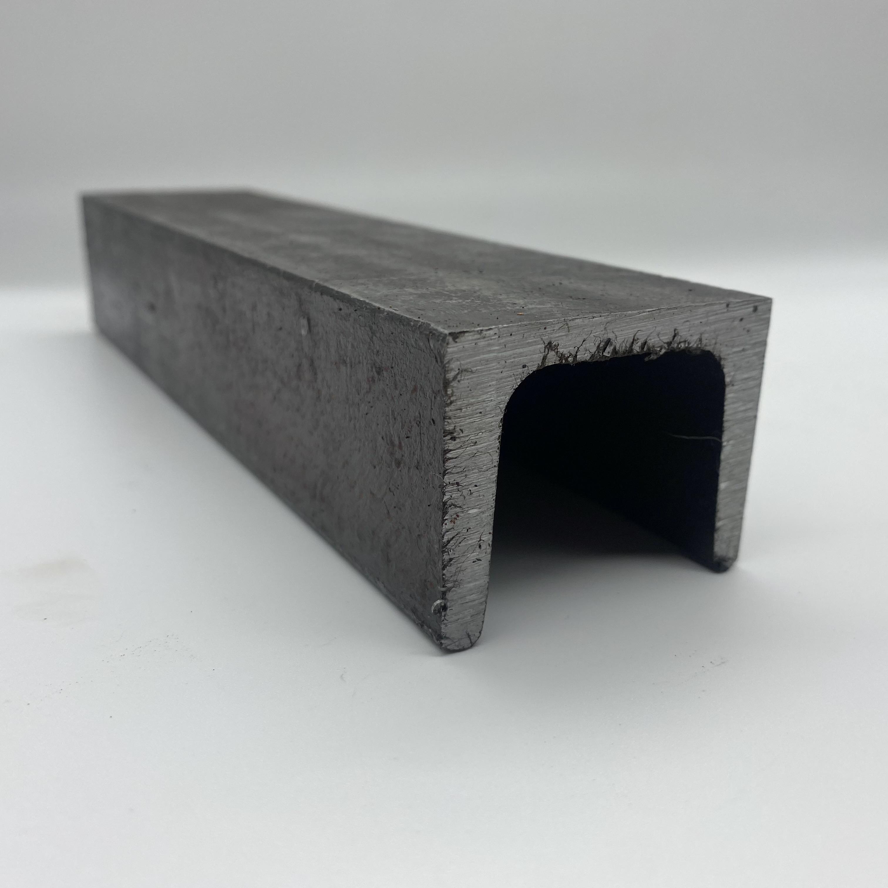 260 x 75 x 28kg - Channel