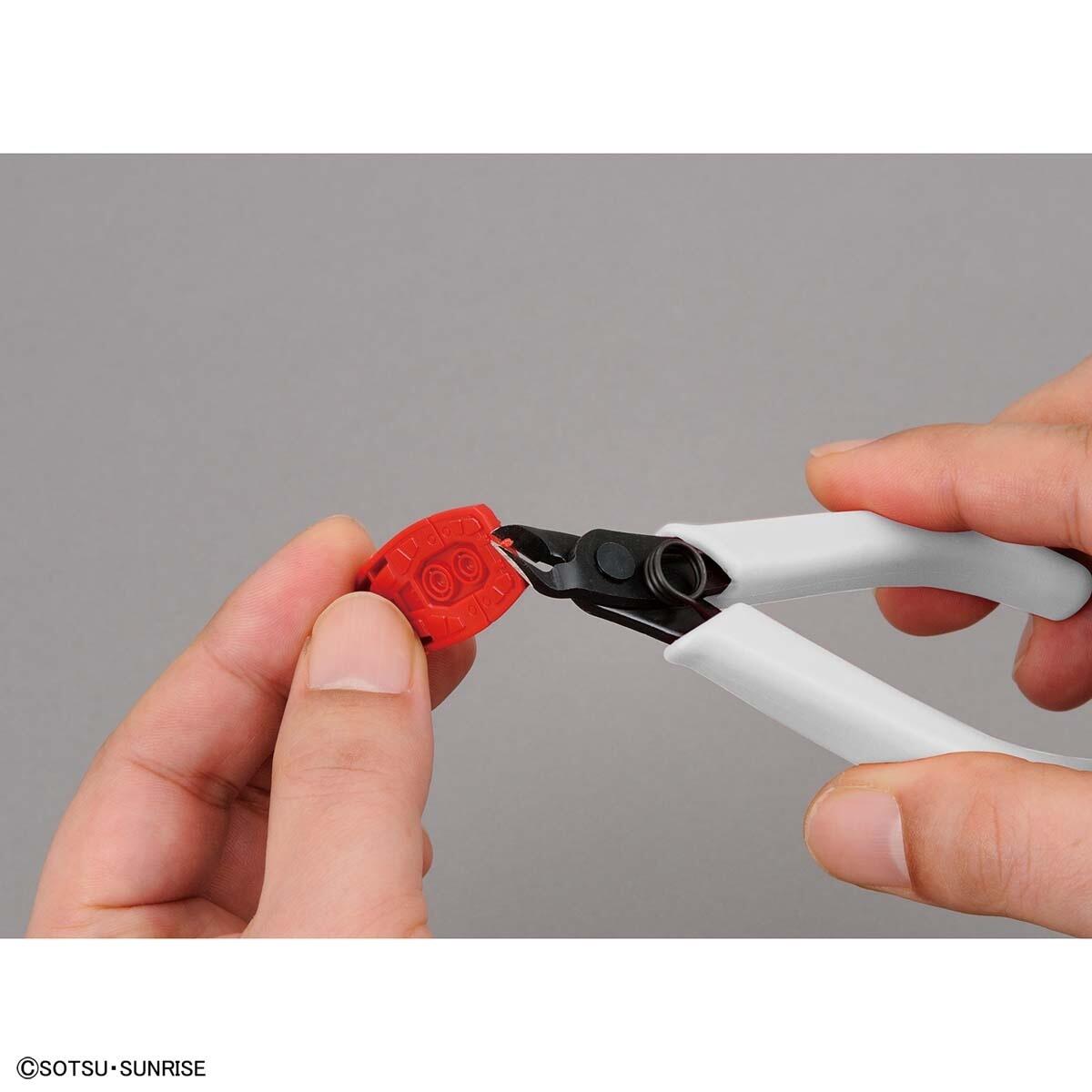 BANDAI SPIRITS Entry Nipper (White)