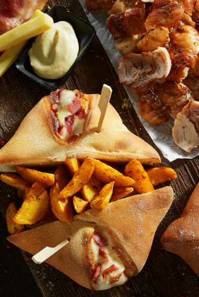 Caesar's Club with Chicken gyros 230g - (25pcs/box)