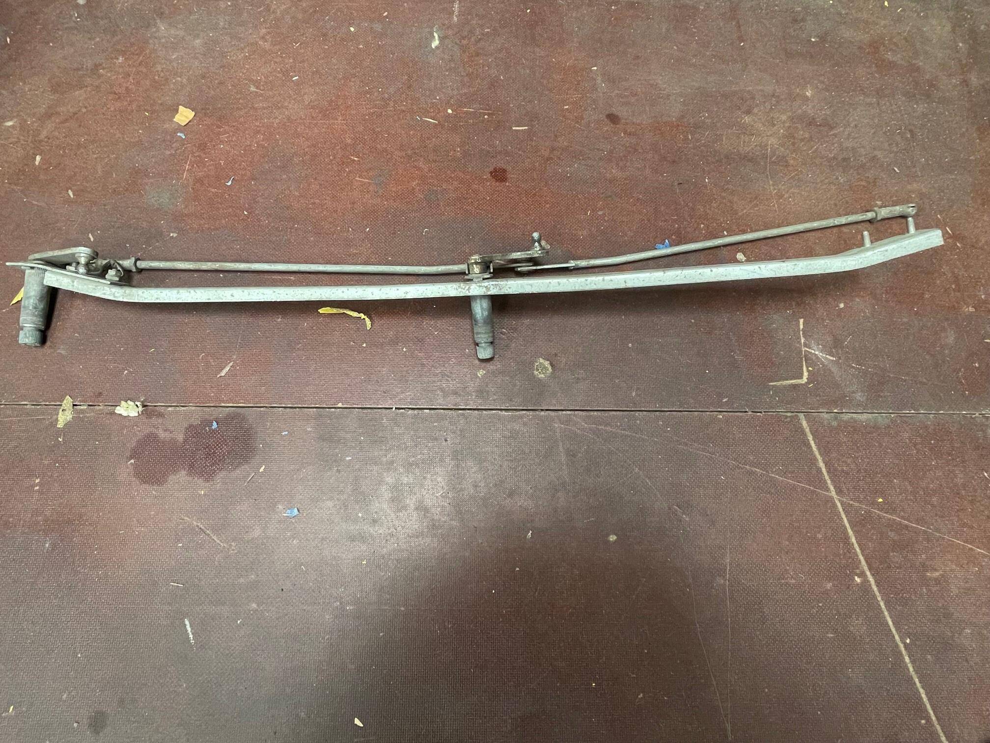 8636 ORIGINAL & RARE E-TYPE S1 3.8 & 4.2 TRIPLE WIPER ARM RACK (D)