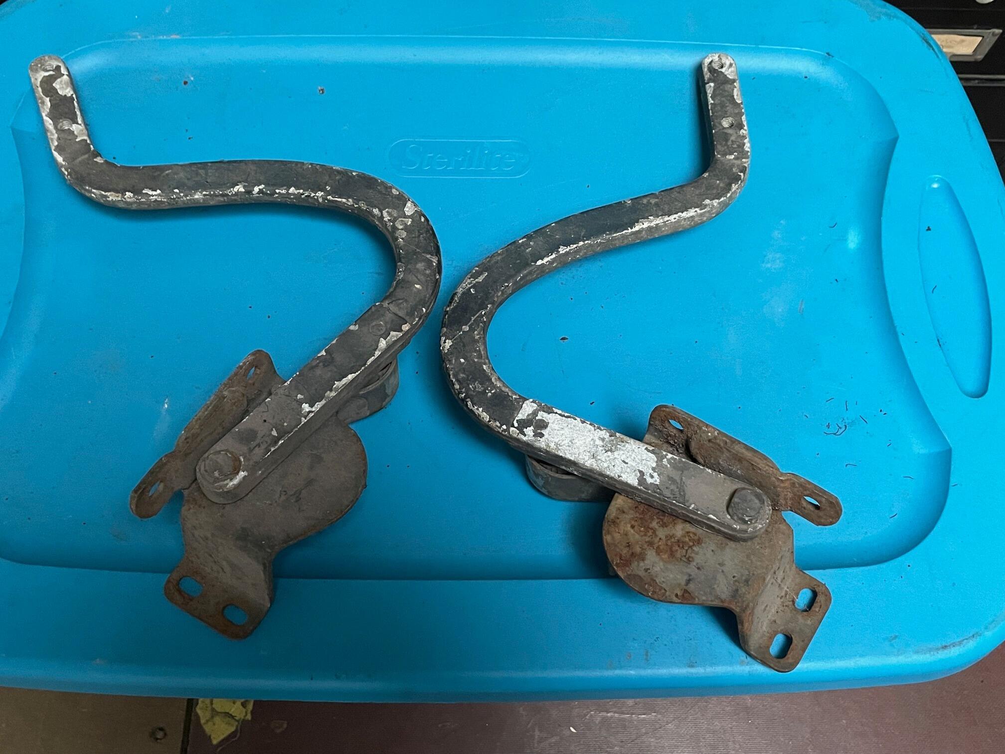 ORIGINAL VERY RARE SERIES 1 E-TYPE PAIR OF BOOT LID HINGES BD20622 BD20623