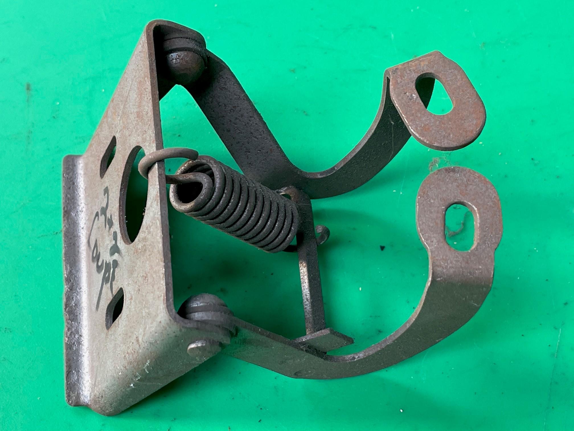 ORIGINAL E-TYPE FHC & 2+2 REAR FUEL FLAP HINGE BD15932 (D)