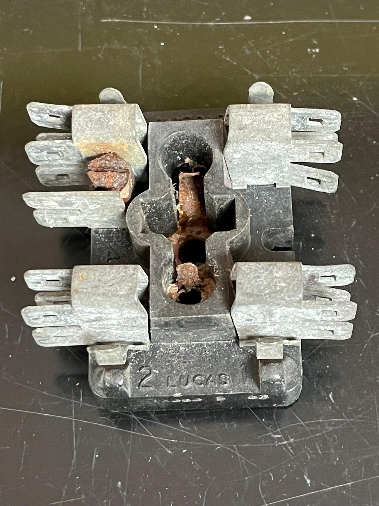 ORIGINAL JAGUAR (LUCAS) 37286 FUSE BOX ASSEMBLY DATED 5/63 C16053 (A)