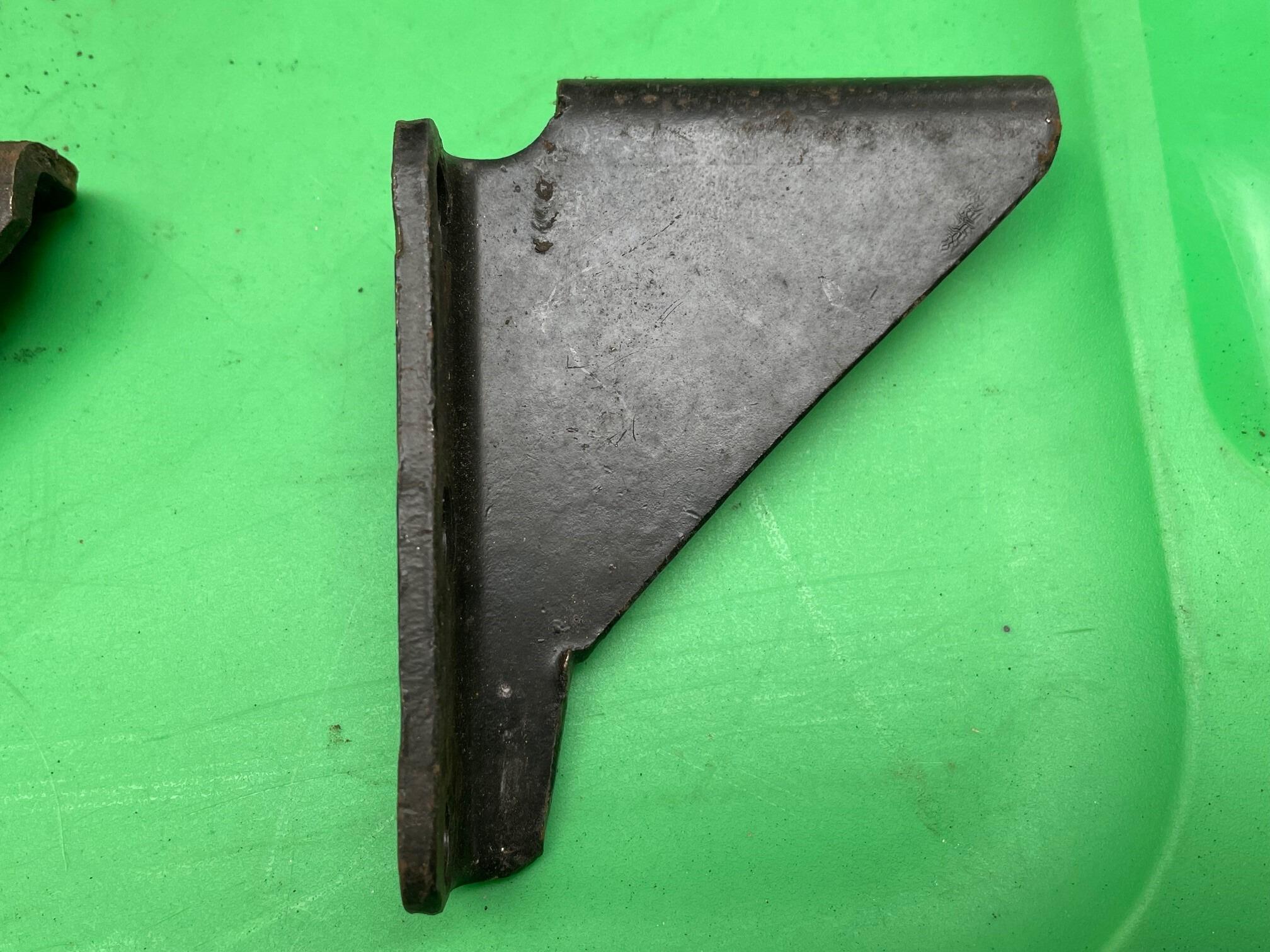 ORIGINAL E-TYPE R/H BELLHOUSING SUPPORT BRACKET C19207 (C)