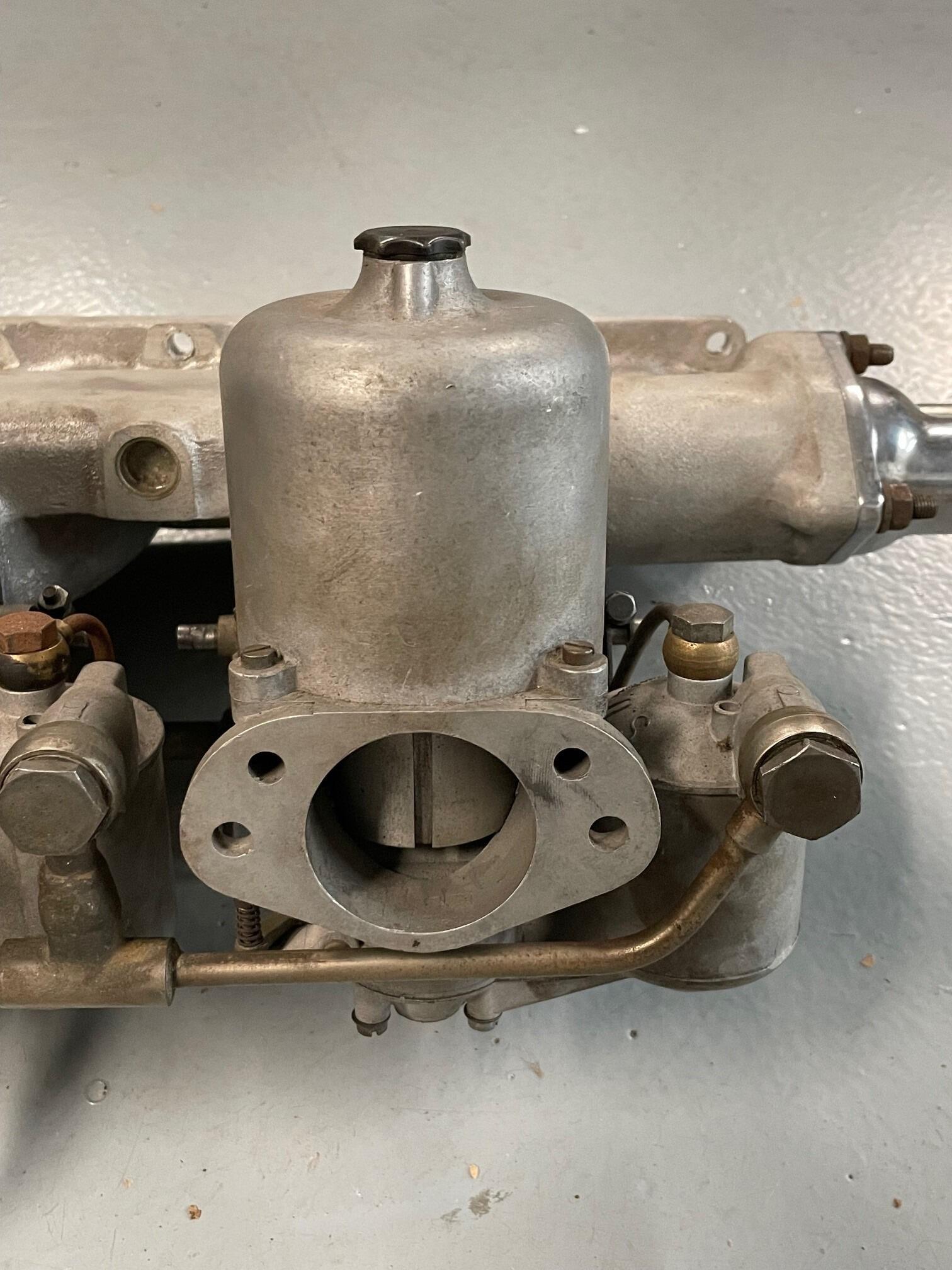 ORIGINAL E-TYPE S1 4.2 MANIFOLD AND TRIPLE SU CARBS