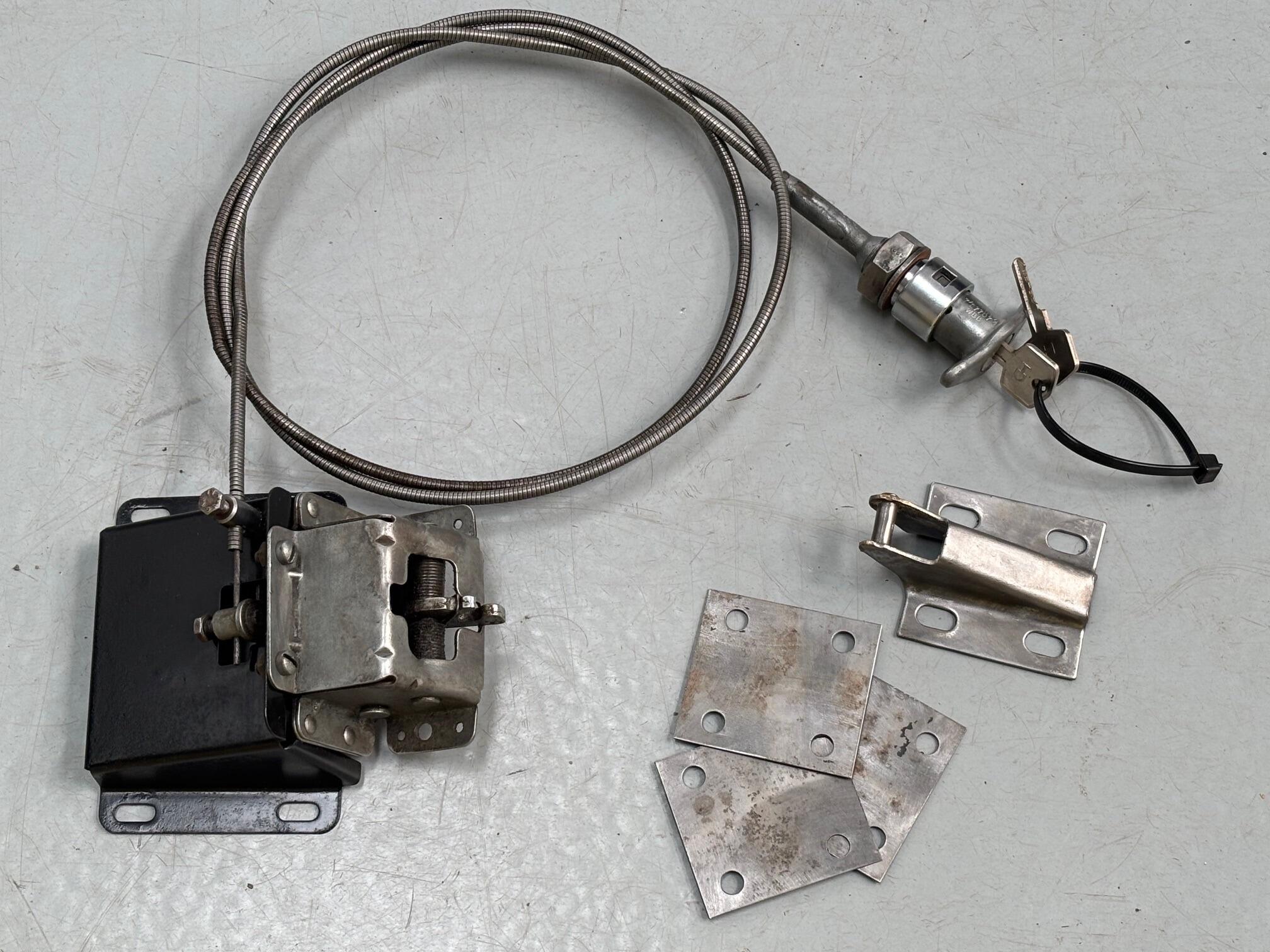 ORIGINAL REFURBISHED EARLY E-TYPE DHC COMPLETE BOOT LOCK ASSEMBLY BD15898