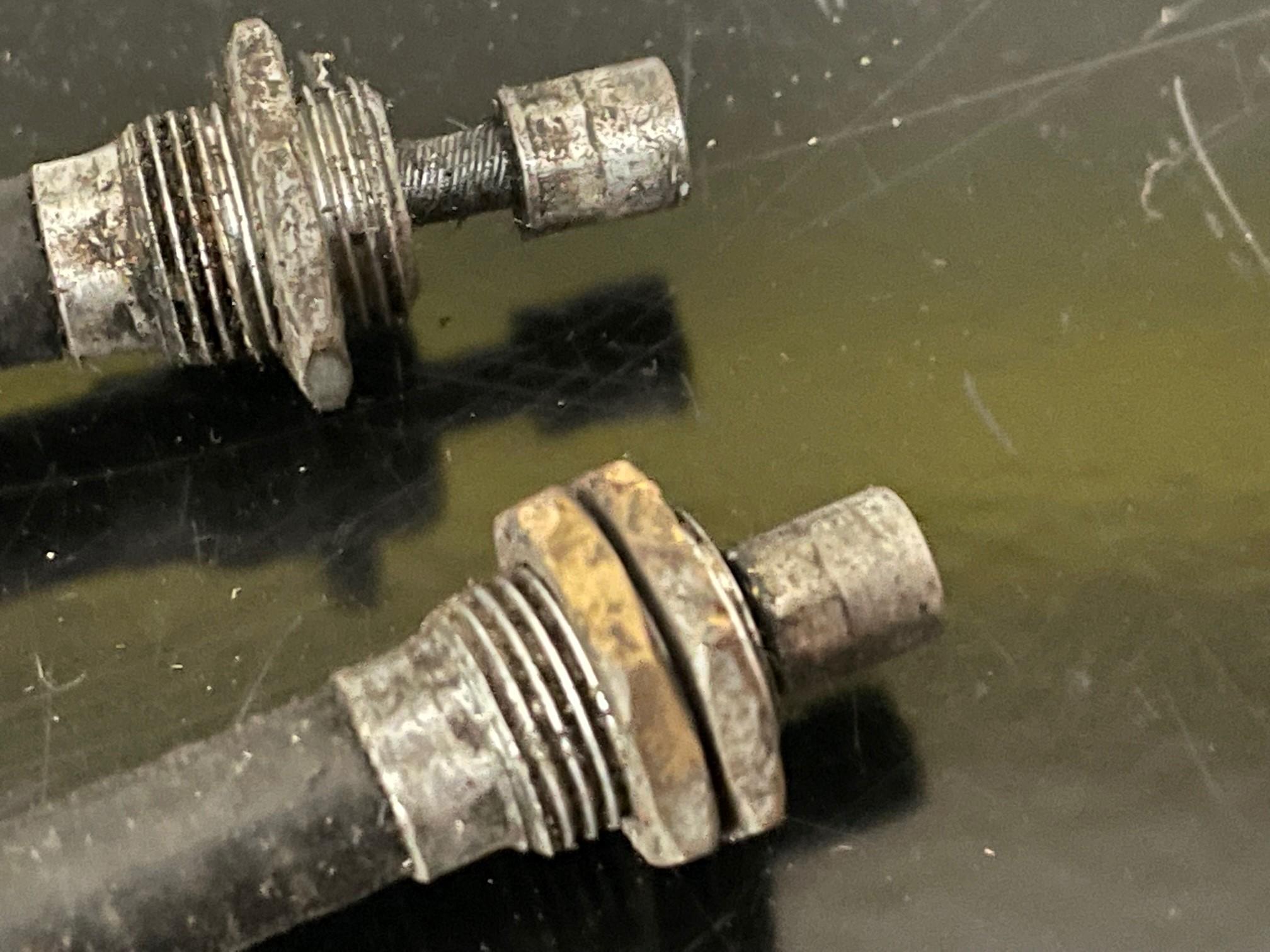 ORIGINAL GENUINE E-TYPE 2 x WINDSCREEN AIR REDIRECTION CABLES WITH ...