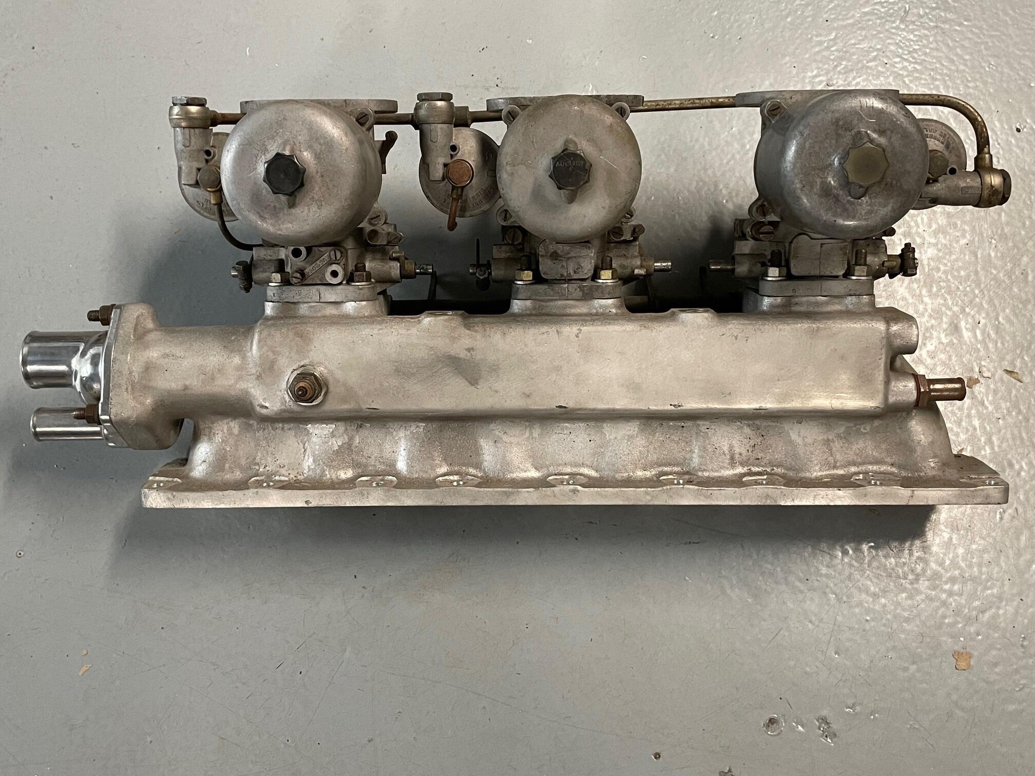 ORIGINAL E-TYPE S1 4.2 MANIFOLD AND TRIPLE SU CARBS