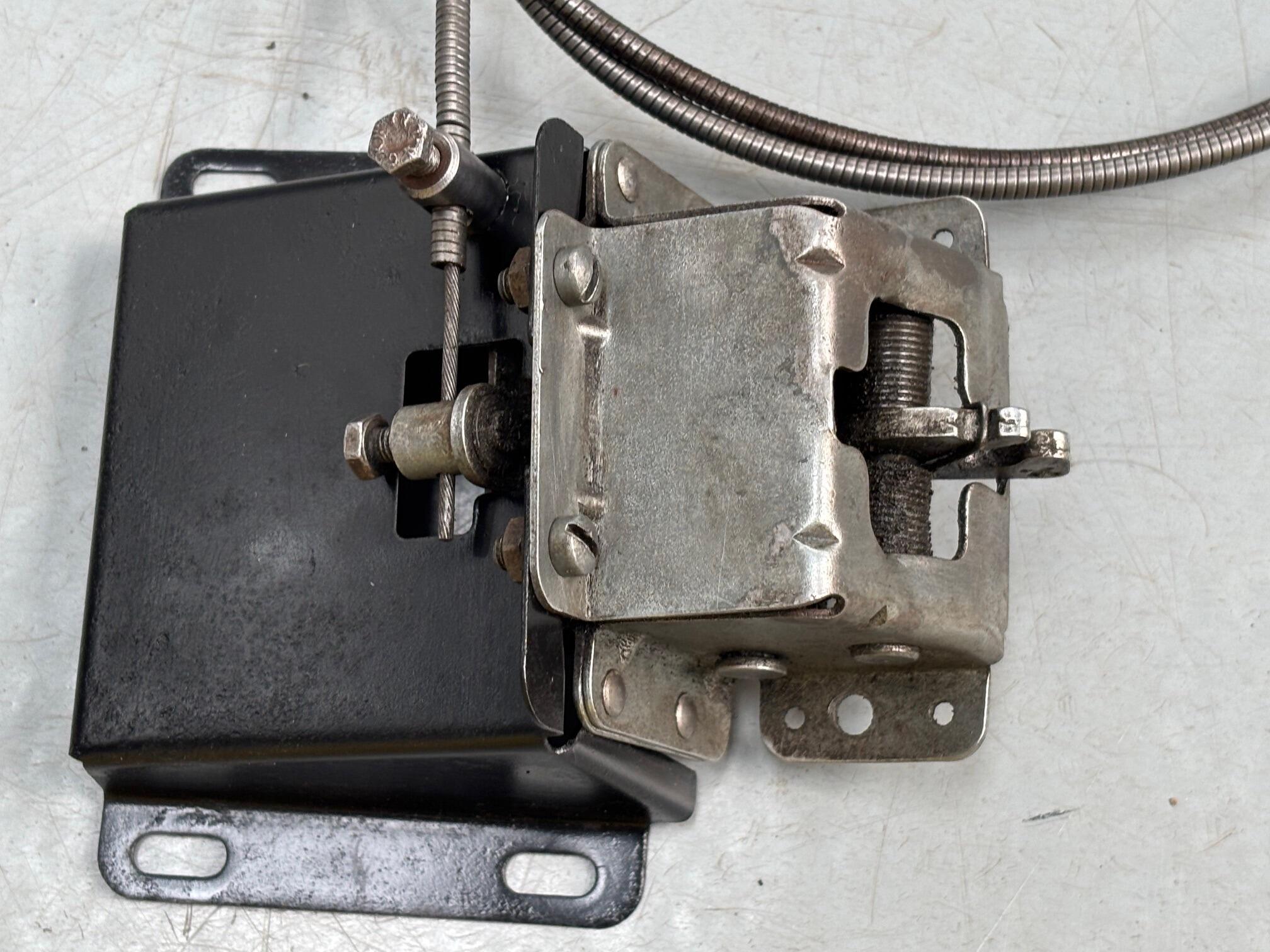 ORIGINAL REFURBISHED EARLY E-TYPE DHC COMPLETE BOOT LOCK ASSEMBLY BD15898