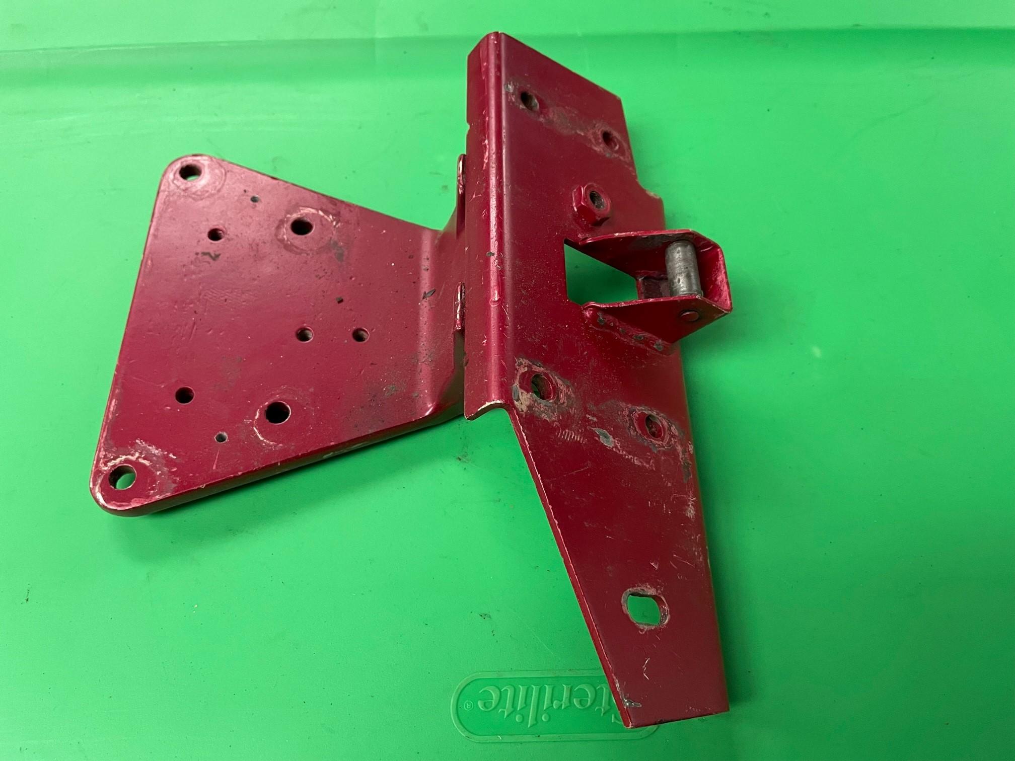 BD27680 ORIGINAL E-TYPE S1 S1.5 S2 2+2 & S3 DHC R/H DOOR HINGE (3)