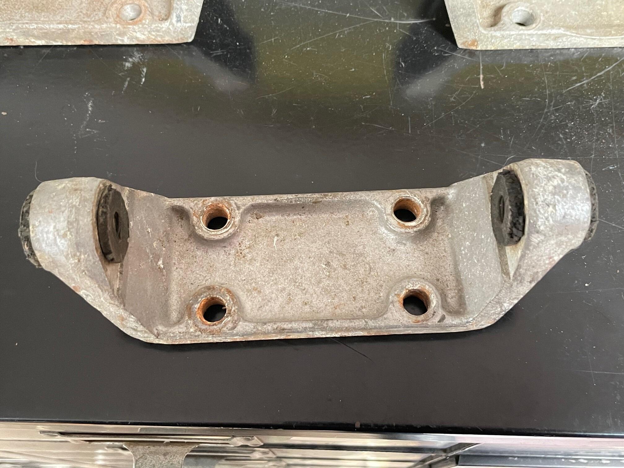 C15181 ORIGINAL E-TYPE UPPER STEERING COLUMN MOUNTING BRACKET (E)
