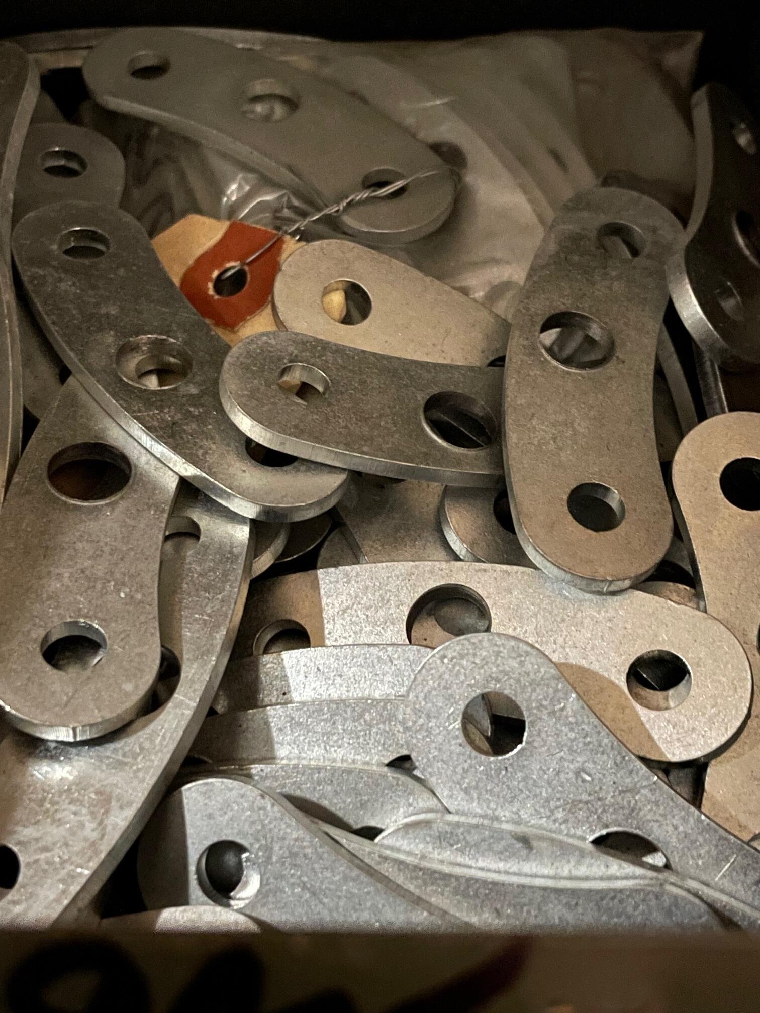 BULK DISCOUNT PRICE 80 x C18274 E-TYPE LHD PIVOT PIN STIFFENING PLATE ...