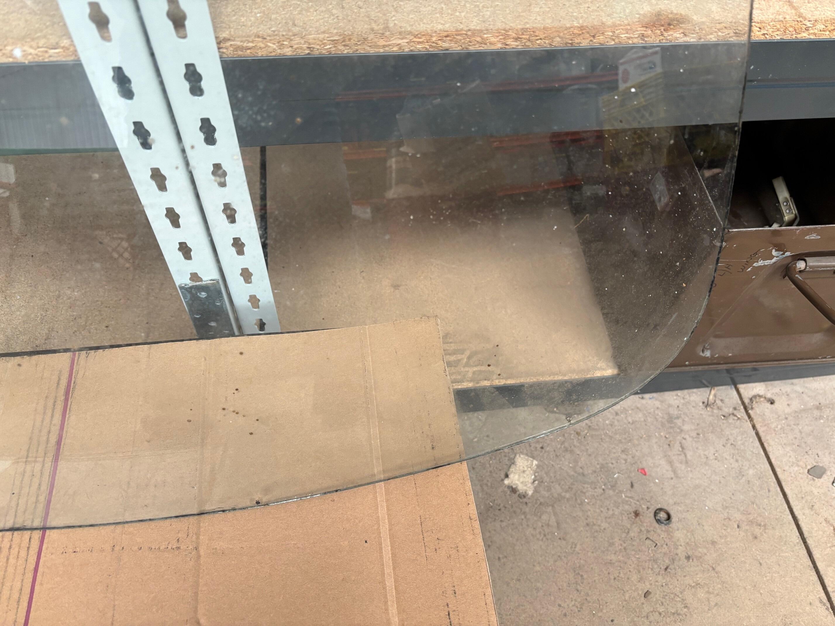 BD22740 ORIGINAL E-TYPE CLEAR REAR HATCH SCREEN