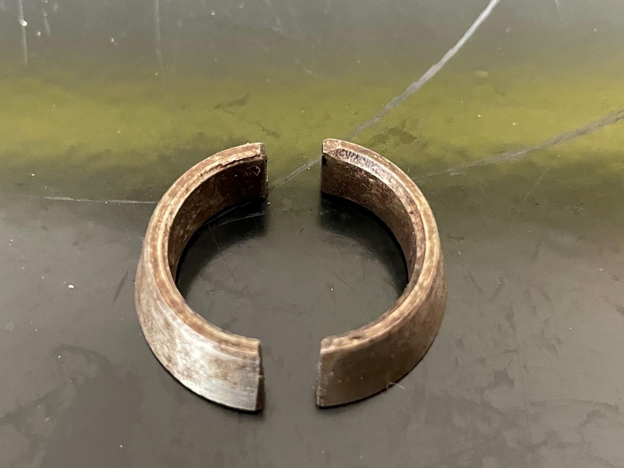 ORIGINAL PAIR OF STEERING COLUMN SPLIT COLLETS C7878