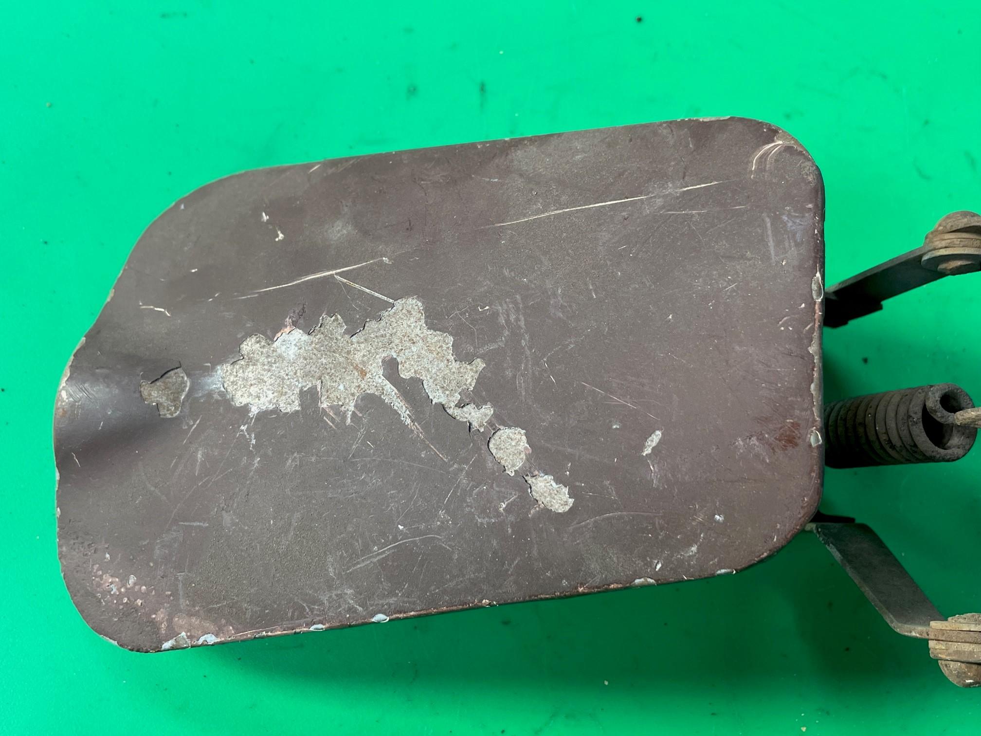 ORIGINAL E-TYPE FHC & 2+2 REAR FUEL FLAP & HINGE BD22242 BD15932 (C)