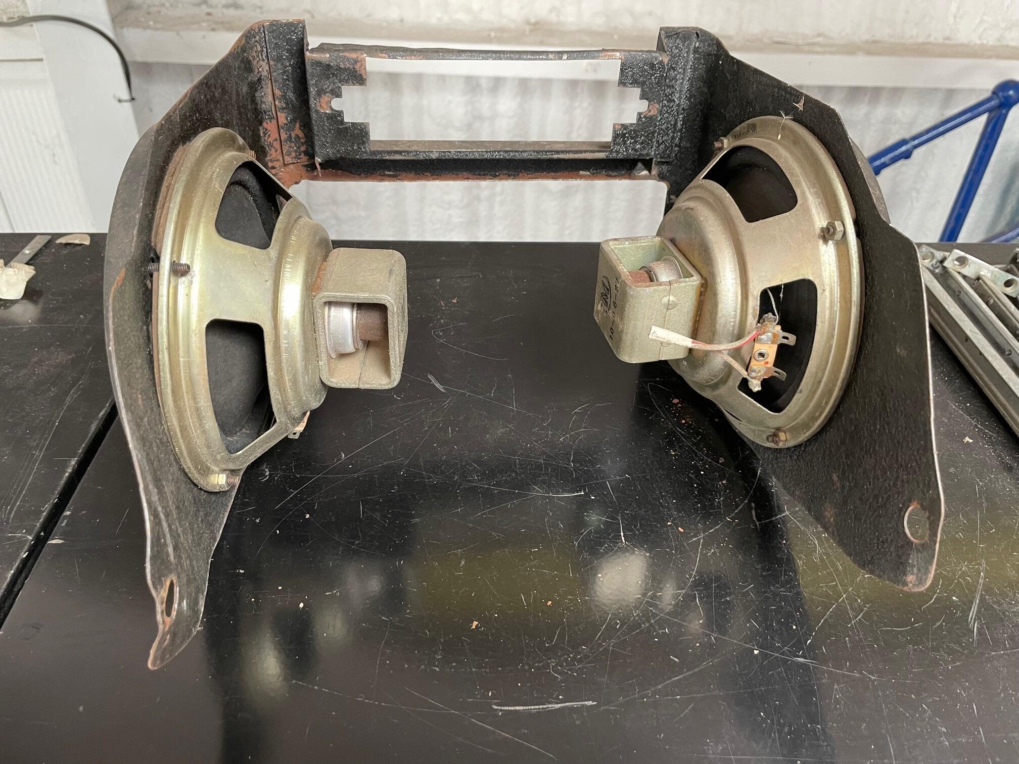 ORIGINAL E-TYPE RADIO FRAME WITH SPEAKERS (B)