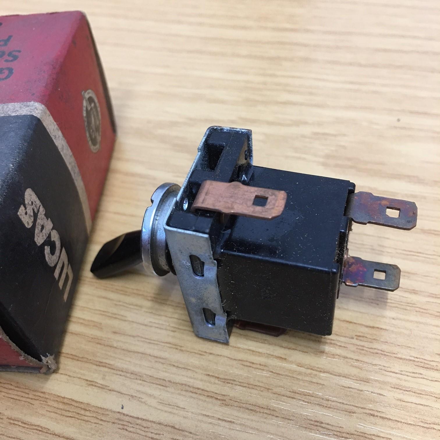 31946 ORIGINAL SUNBEAM LUCAS 31946 ONE SWITCH NOS