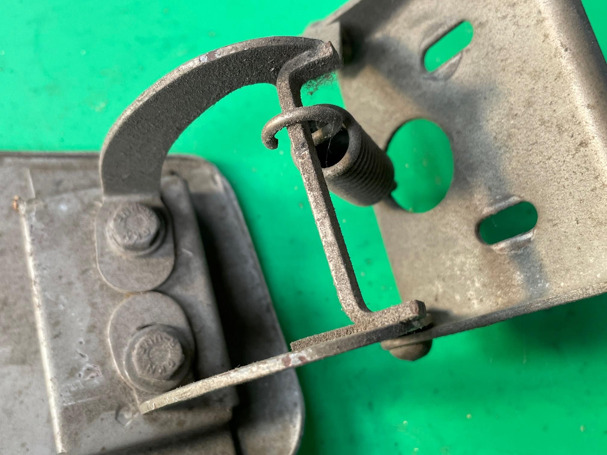 ORIGINAL E-TYPE FHC & 2+2 REAR FUEL FLAP & HINGE BD22242 BD15932 (F)