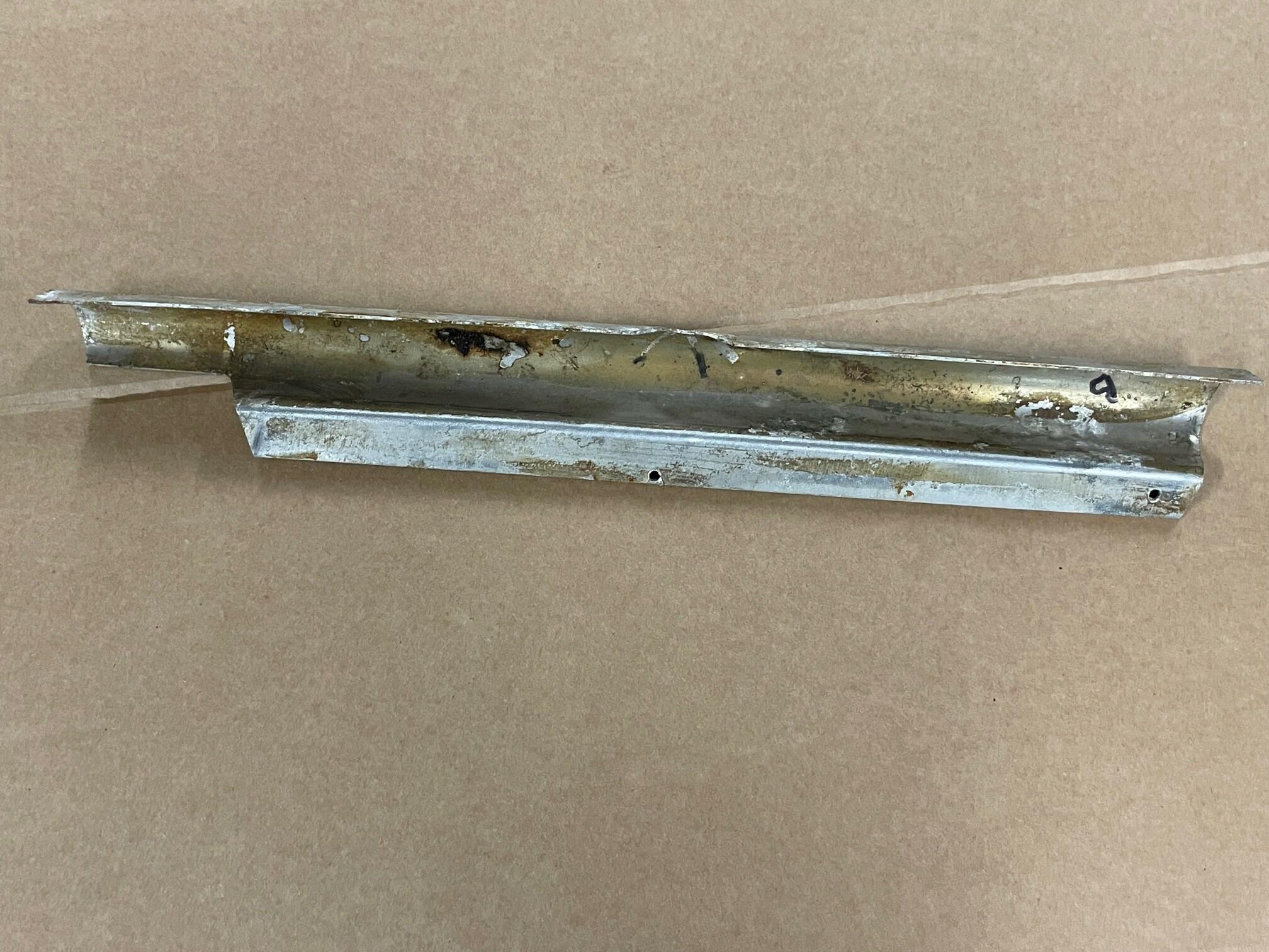 ORIGINAL E-TYPE WIRING HARNESS COVER ON L/H SCUTTLE BD20728 (B)