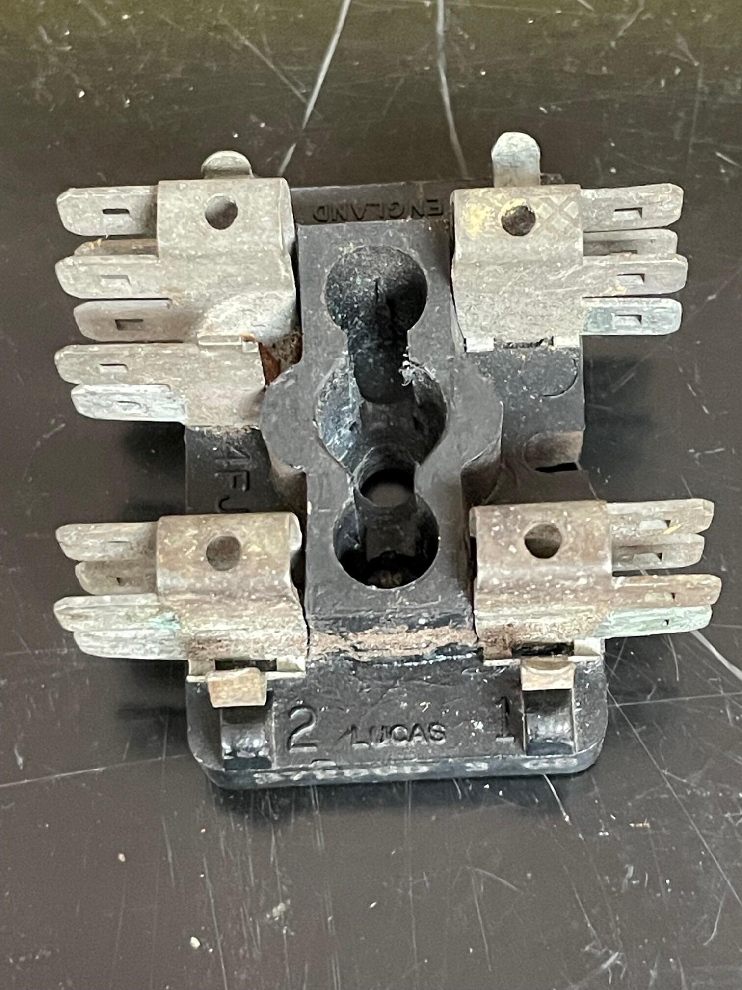 ORIGINAL JAGUAR (LUCAS) 37286 FUSE BOX ASSEMBLY DATED 3/68 C16053