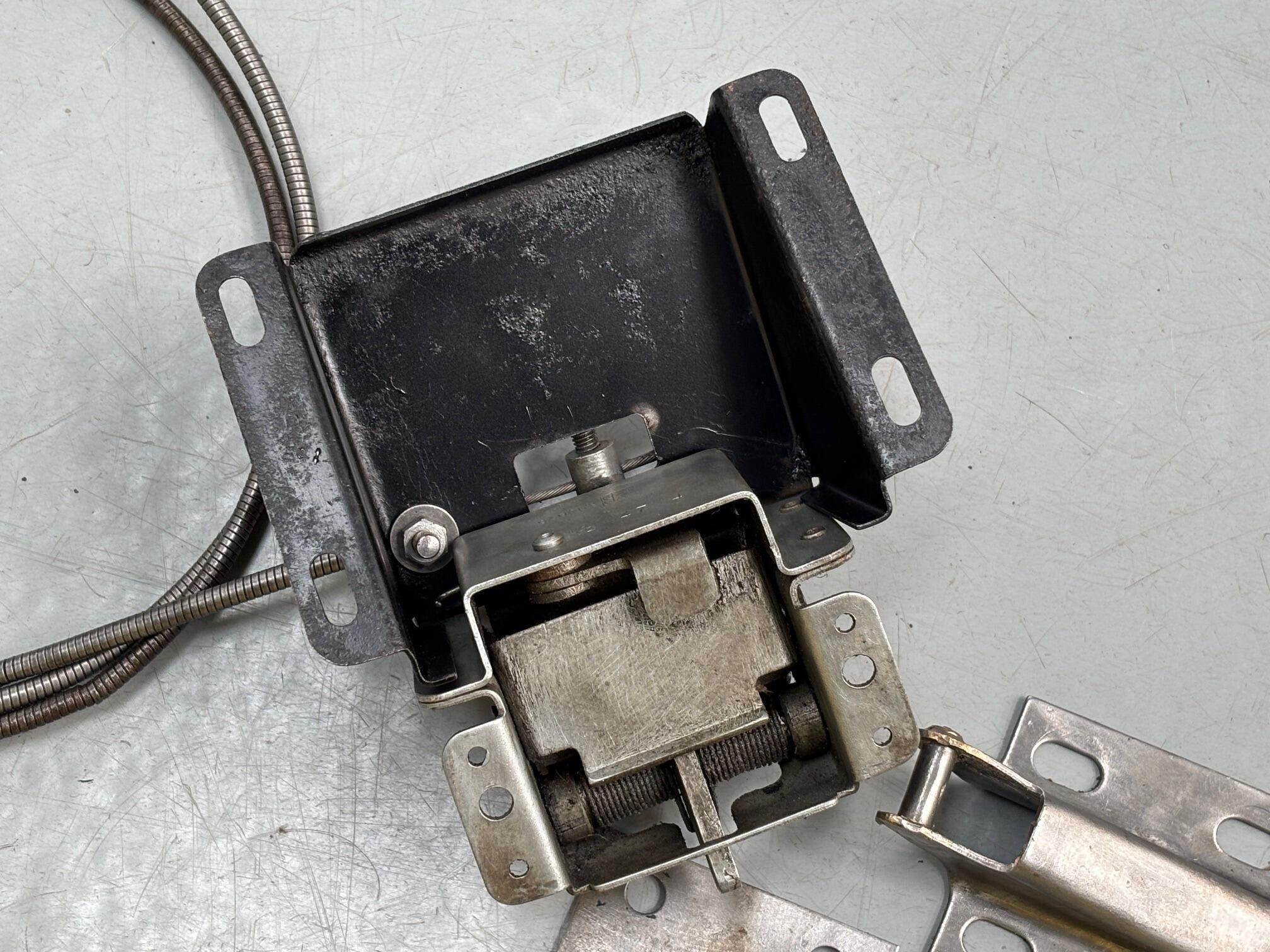 ORIGINAL REFURBISHED EARLY E-TYPE DHC COMPLETE BOOT LOCK ASSEMBLY BD15898