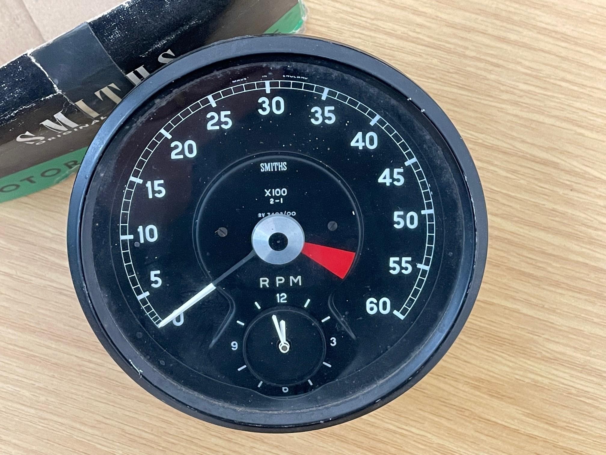ORIGINAL SMITHS RV 7403/00 E-TYPE & MK2 REV COUNTER WITH CLOCK IN VGC ...