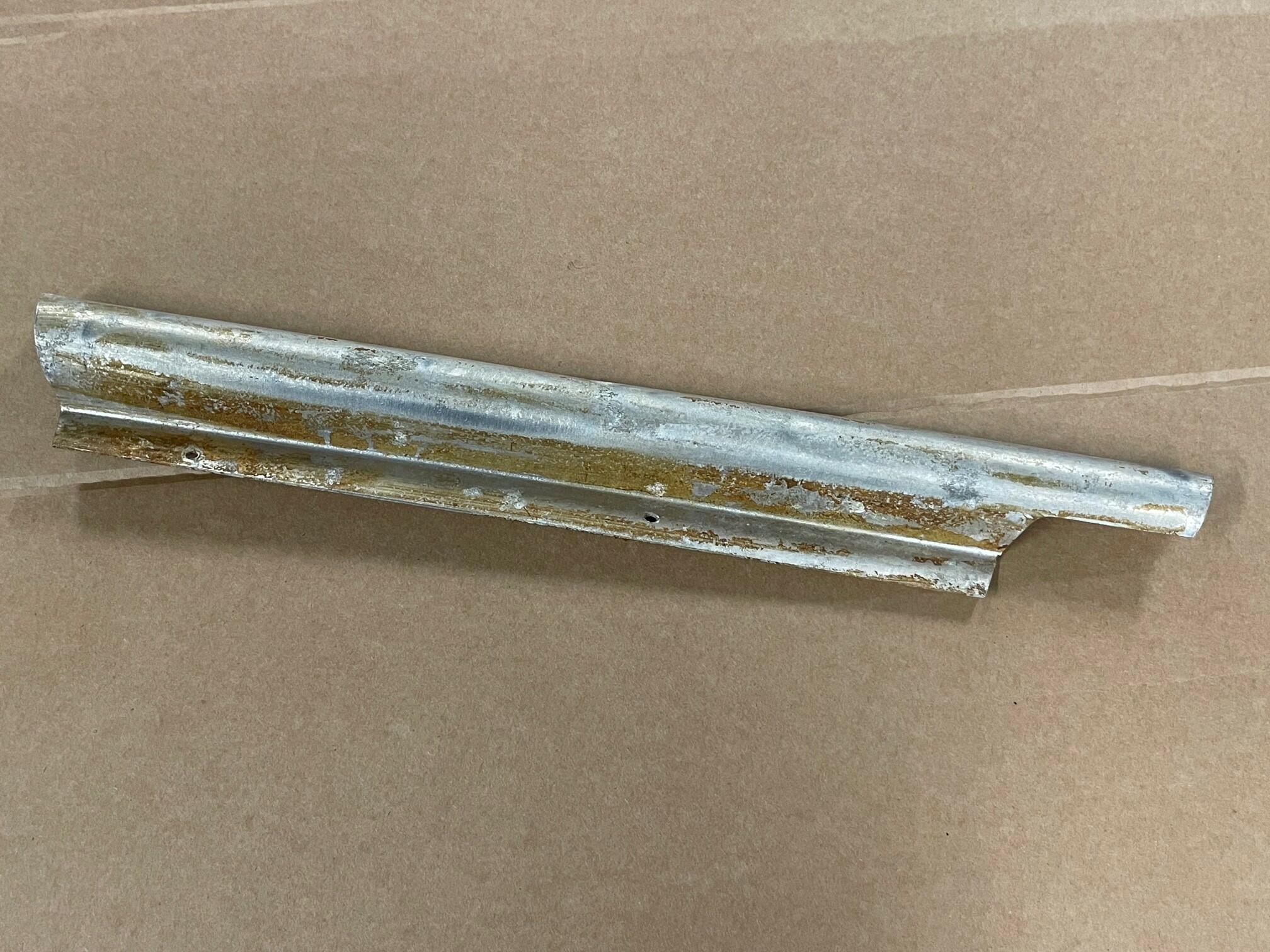 ORIGINAL E-TYPE WIRING HARNESS COVER ON L/H SCUTTLE BD20728 (D)