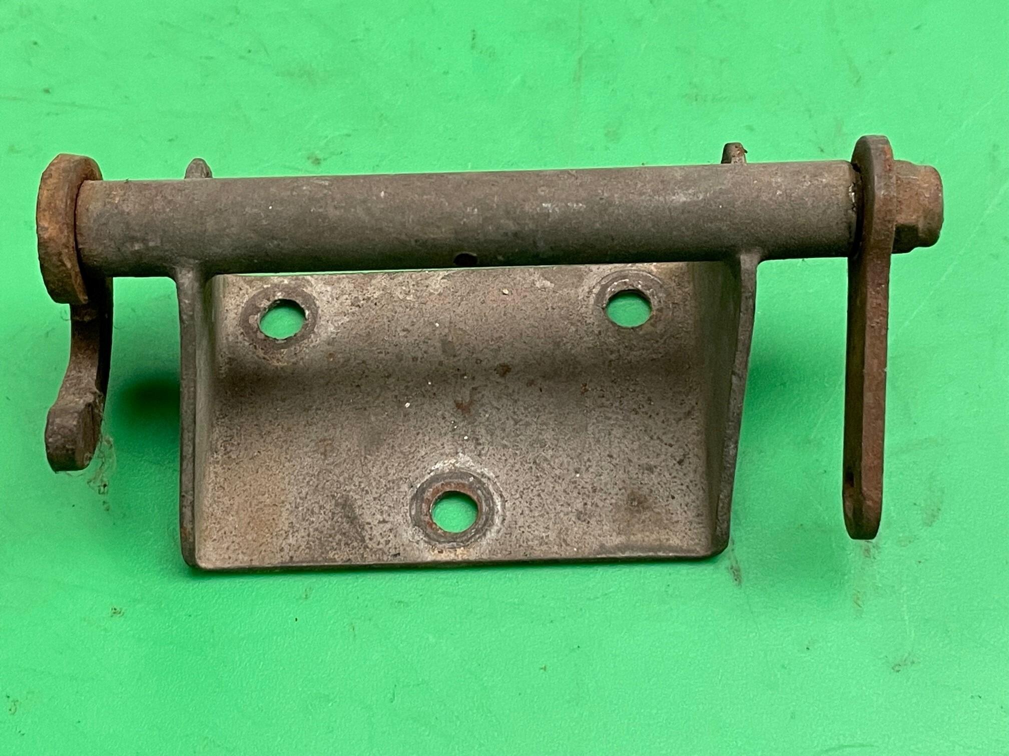 ORIGINAL E-TYPE BONNET MOUNTING BRACKET & L/H HOOK BD19883 BD19891 (A)