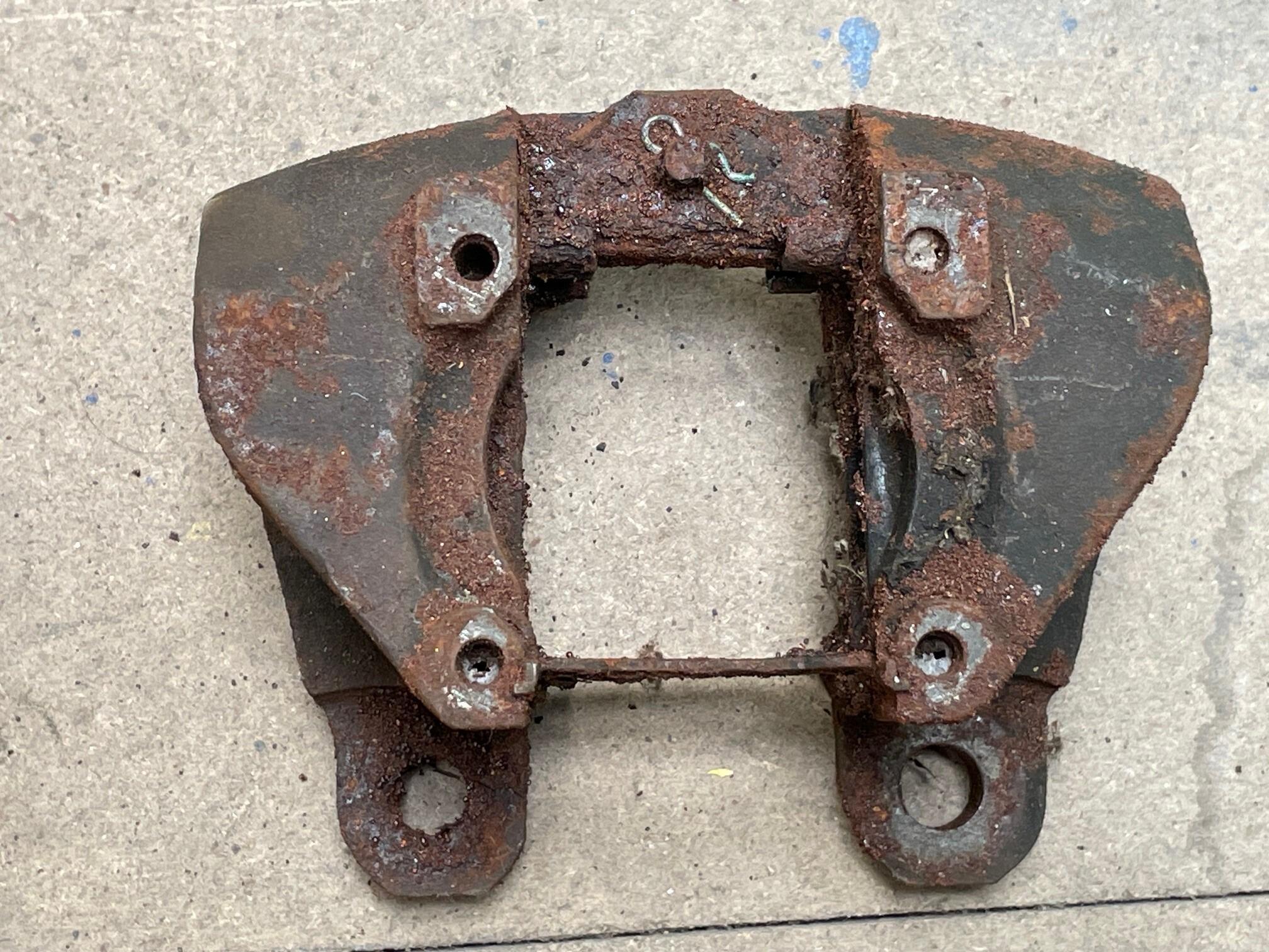 7715 ORIGINAL E-TYPE FRONT BRAKE CALIPER CASTING (D)