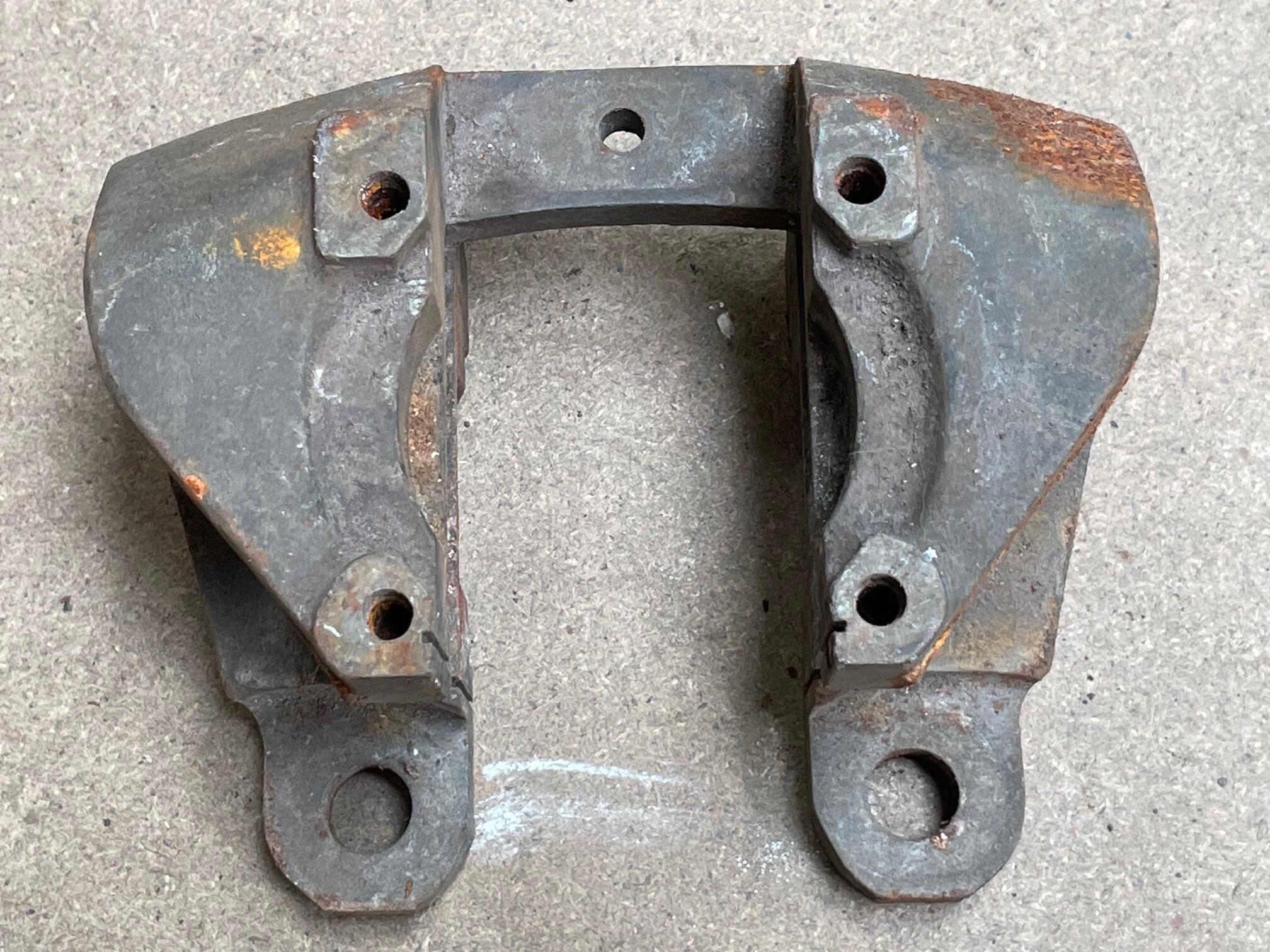 7715 ORIGINAL E-TYPE FRONT BRAKE CALIPER CASTING (K)