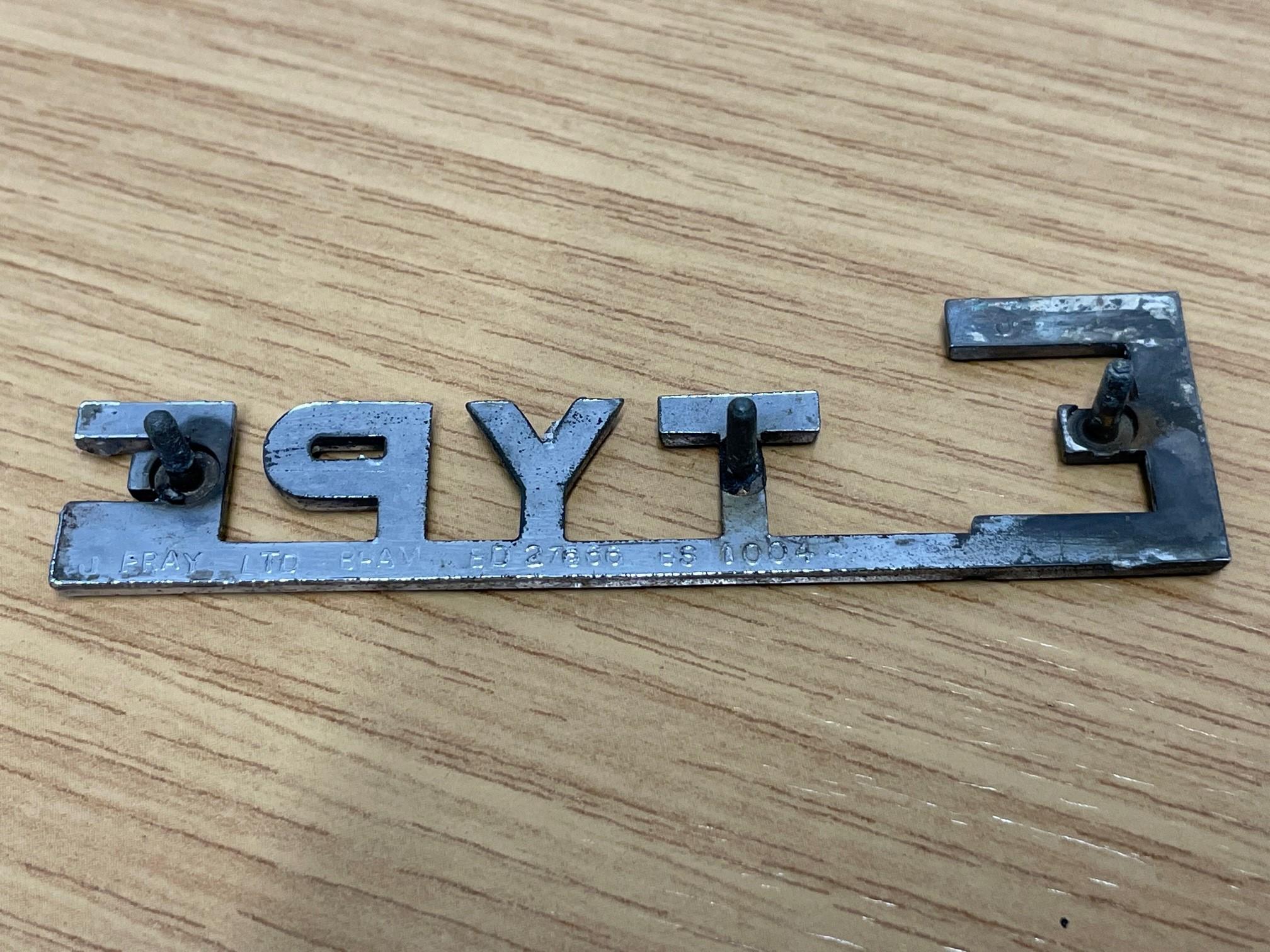 ORIGINAL GENUINE E-TYPE BOOT / TRUNK MOTIF / BADGE BD27666 (D)