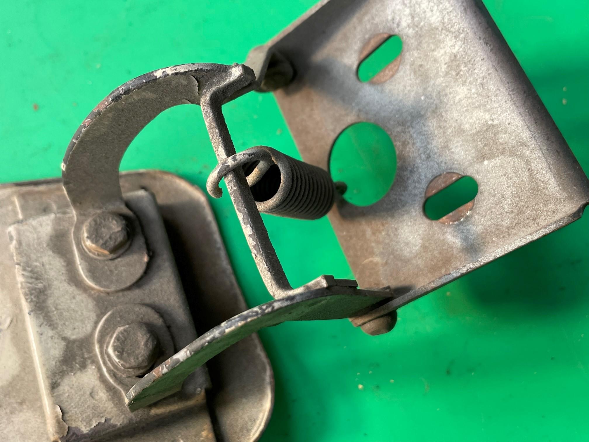 ORIGINAL E-TYPE FHC & 2+2 REAR FUEL FLAP & HINGE BD22242 BD15932 (C)