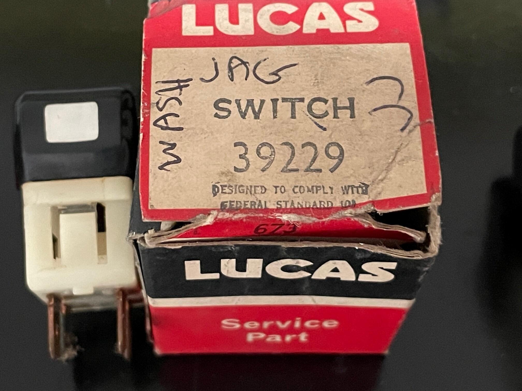 C32852 ORIGINAL LUCAS 39229 WINDSCREEN WASHER ROCKER SWITCH NOS (A)
