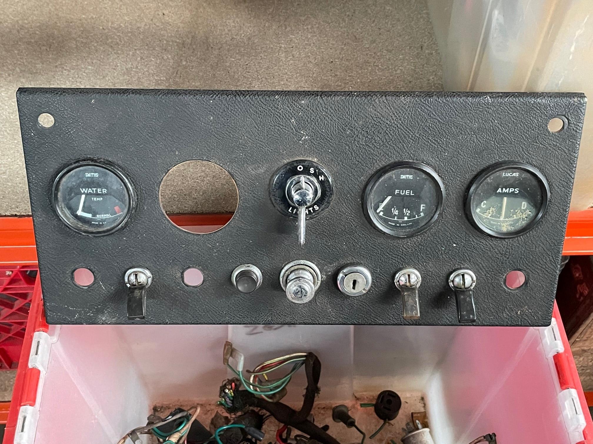 ORIGINAL E-TYPE S1 CENTRE DASH ASSEMBLY C/W WITH GAUGES & SWITCHES C16257