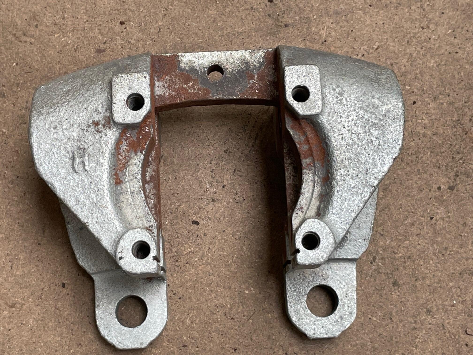 7715 ORIGINAL E-TYPE FRONT BRAKE CALIPER CASTING NOS (C)