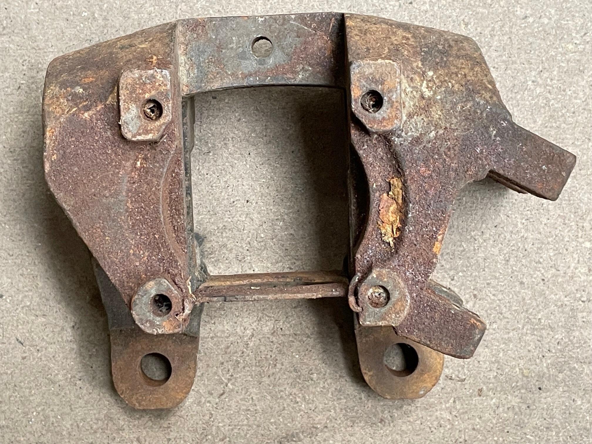 9075 ORIGINAL E-TYPE S1 L/H REAR BRAKE CALIPER CASTING