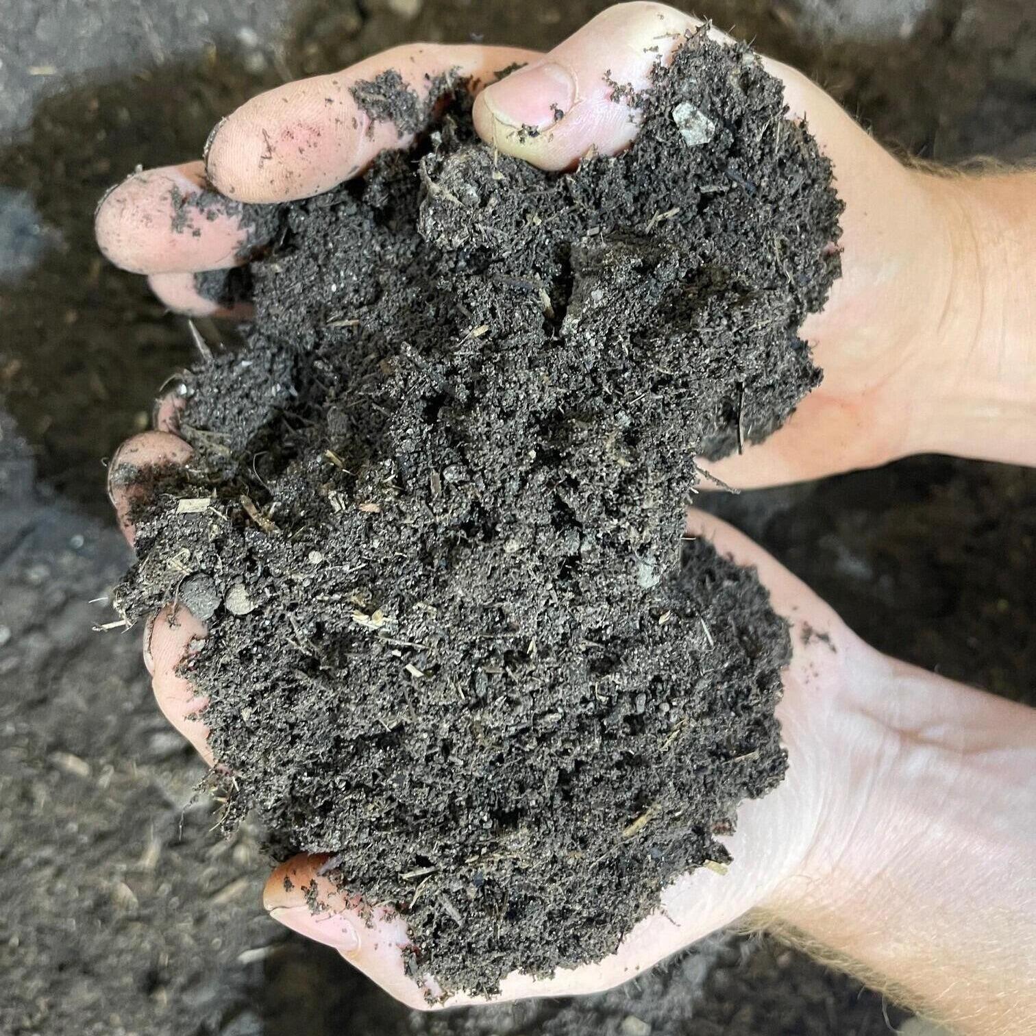 Premium screened top soil