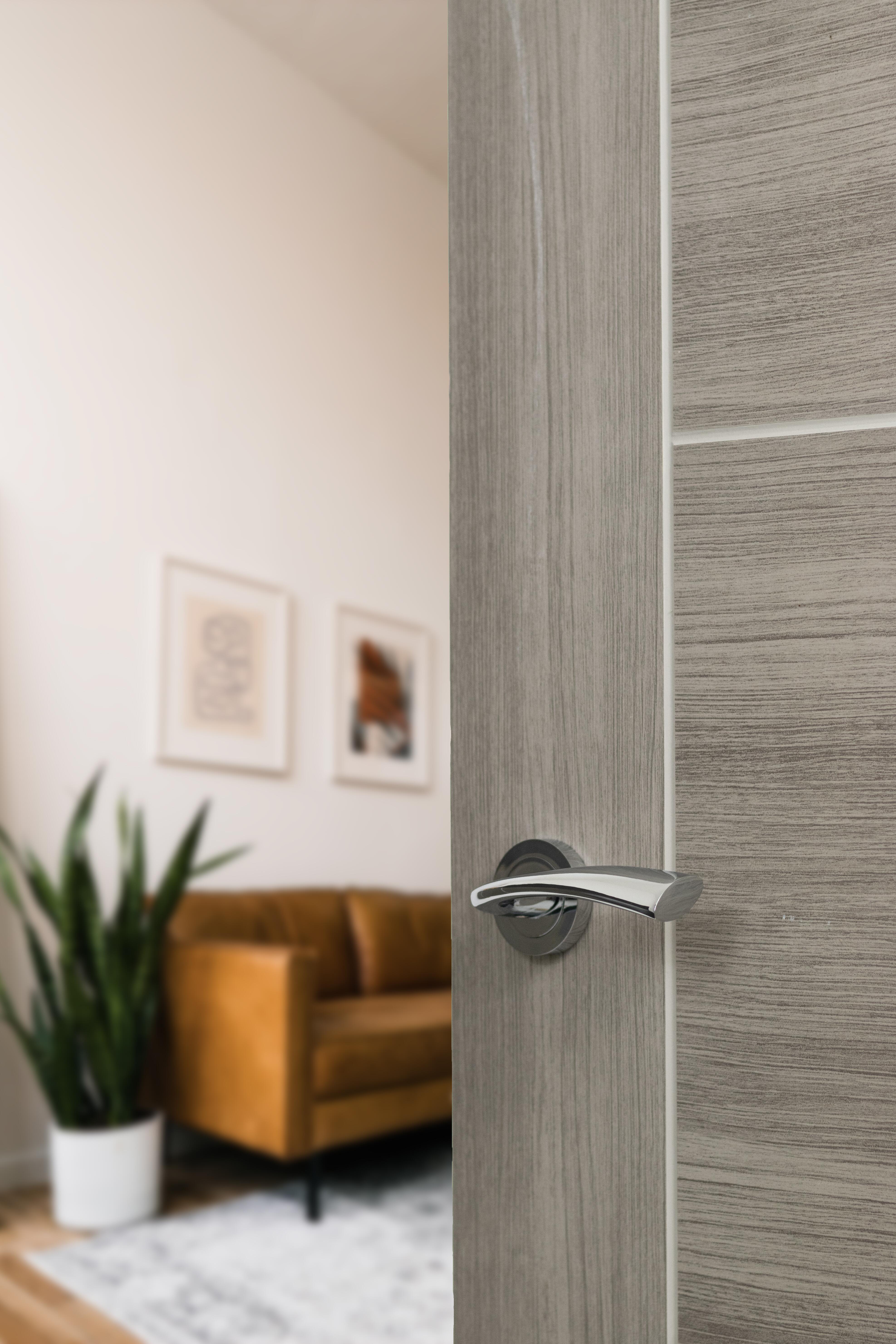 Eco Wave Aluminium Lever Door Handle On Round Rose