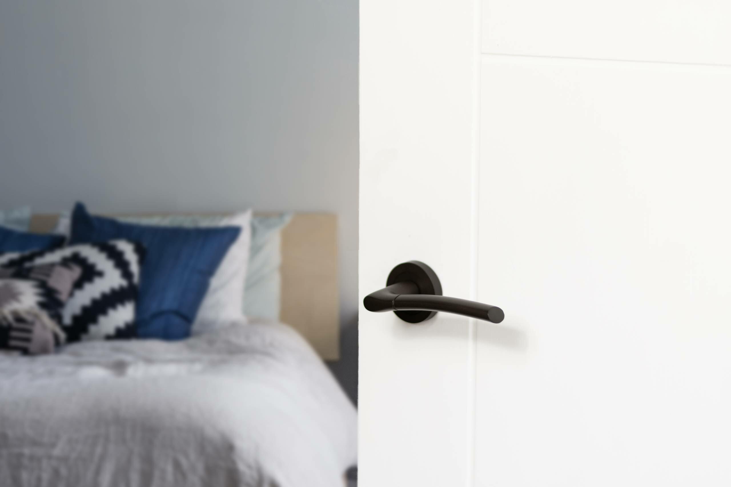 Status Indiana Lever Door Handle On Round Rose