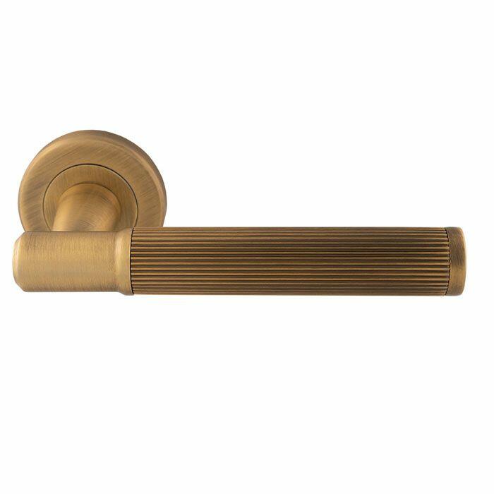 Image Lines Lever Handle On Concealed Fix Round Rose