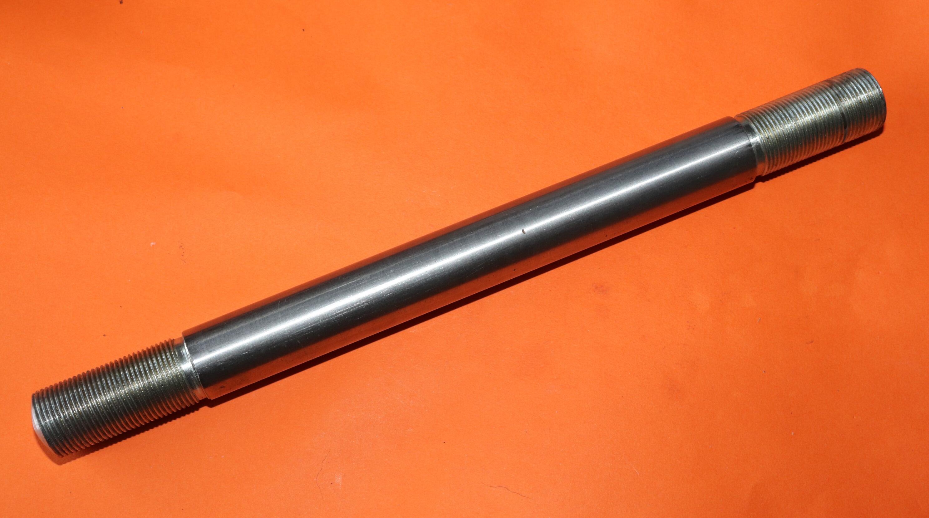 TRIUMPH PREUNIT NON QD REAR WHEEL SPINDLE 1954-62 W1025 37-1025 UK MADE