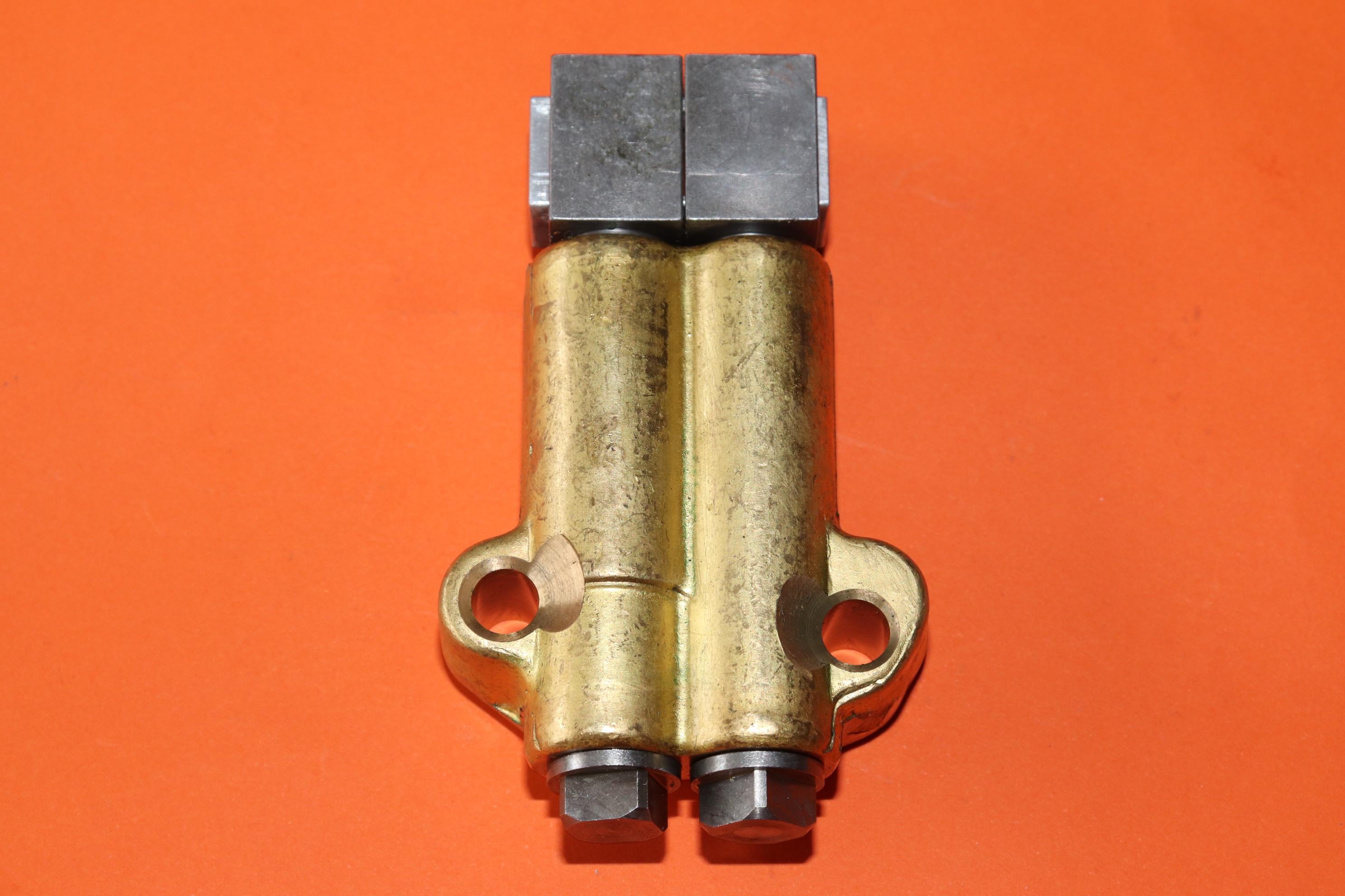 TRIUMPH 3TA 5TA T100 T120 T140 650 750 T140 OIL PUMP 1958-79 70-9421 UK ...